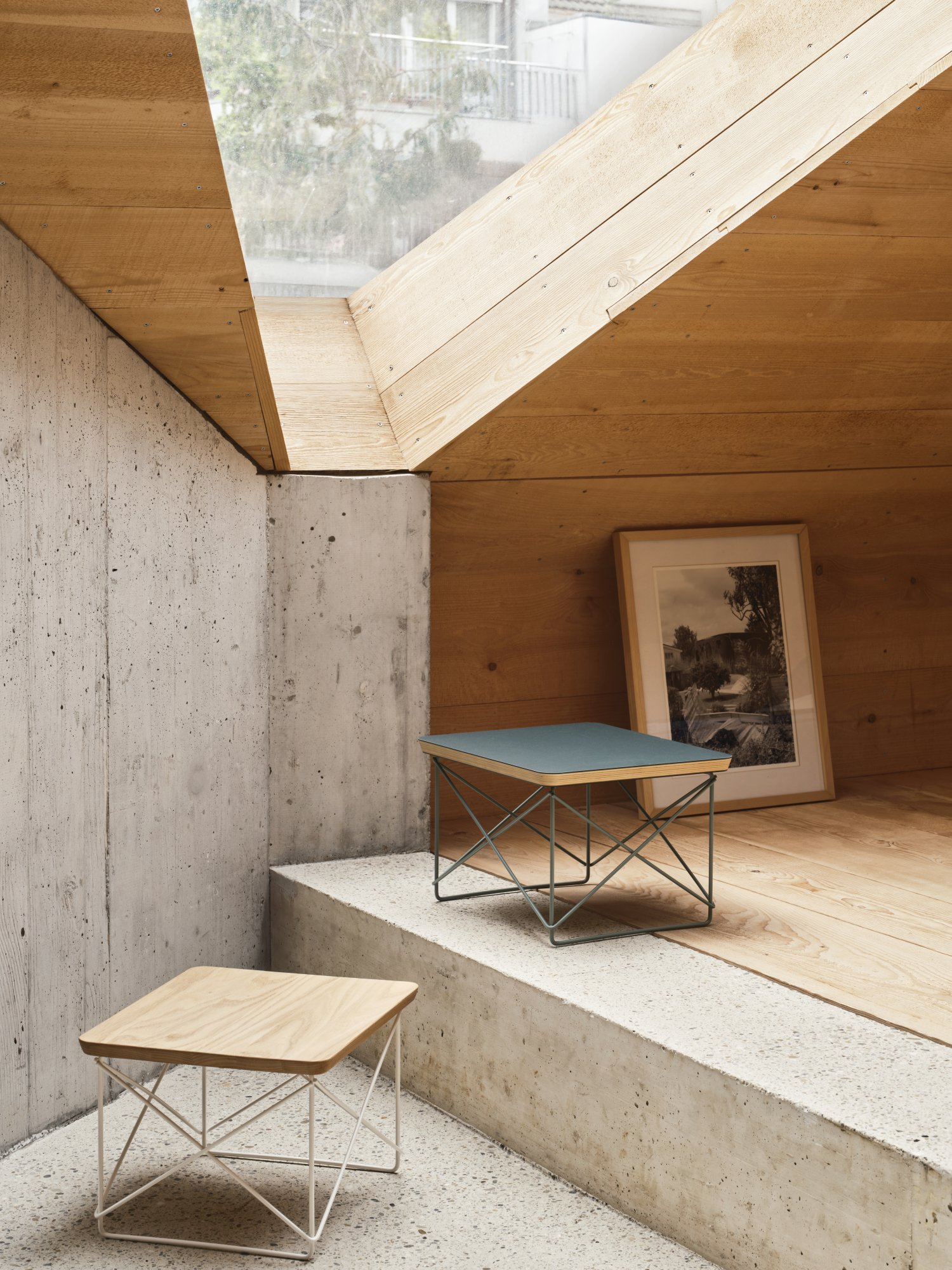 Vitra Eames LTR Occasional table, smoke blue linoleum - sky blue ...