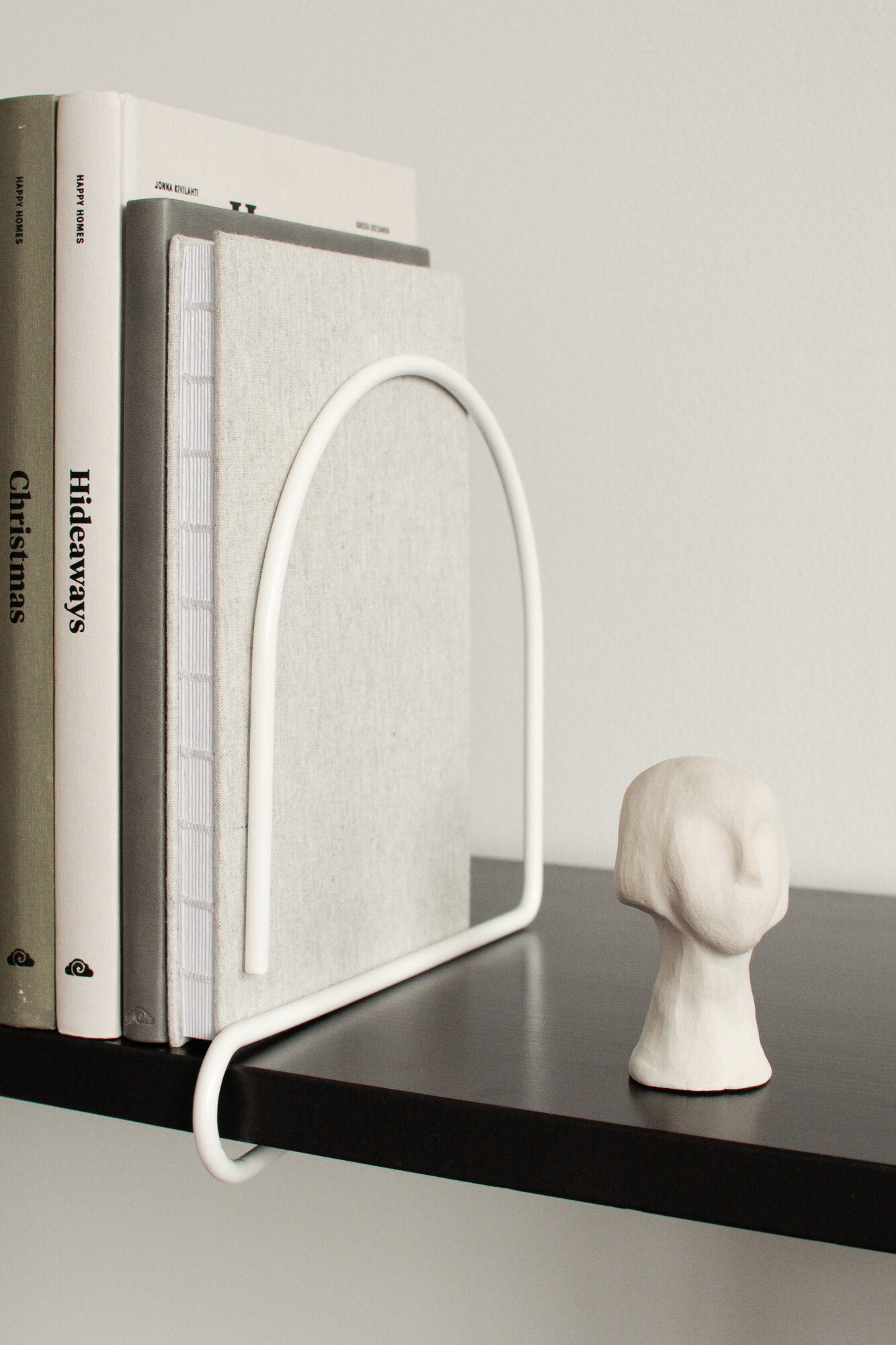 Lundia Wire bookend, round, white | Finnish Design Shop