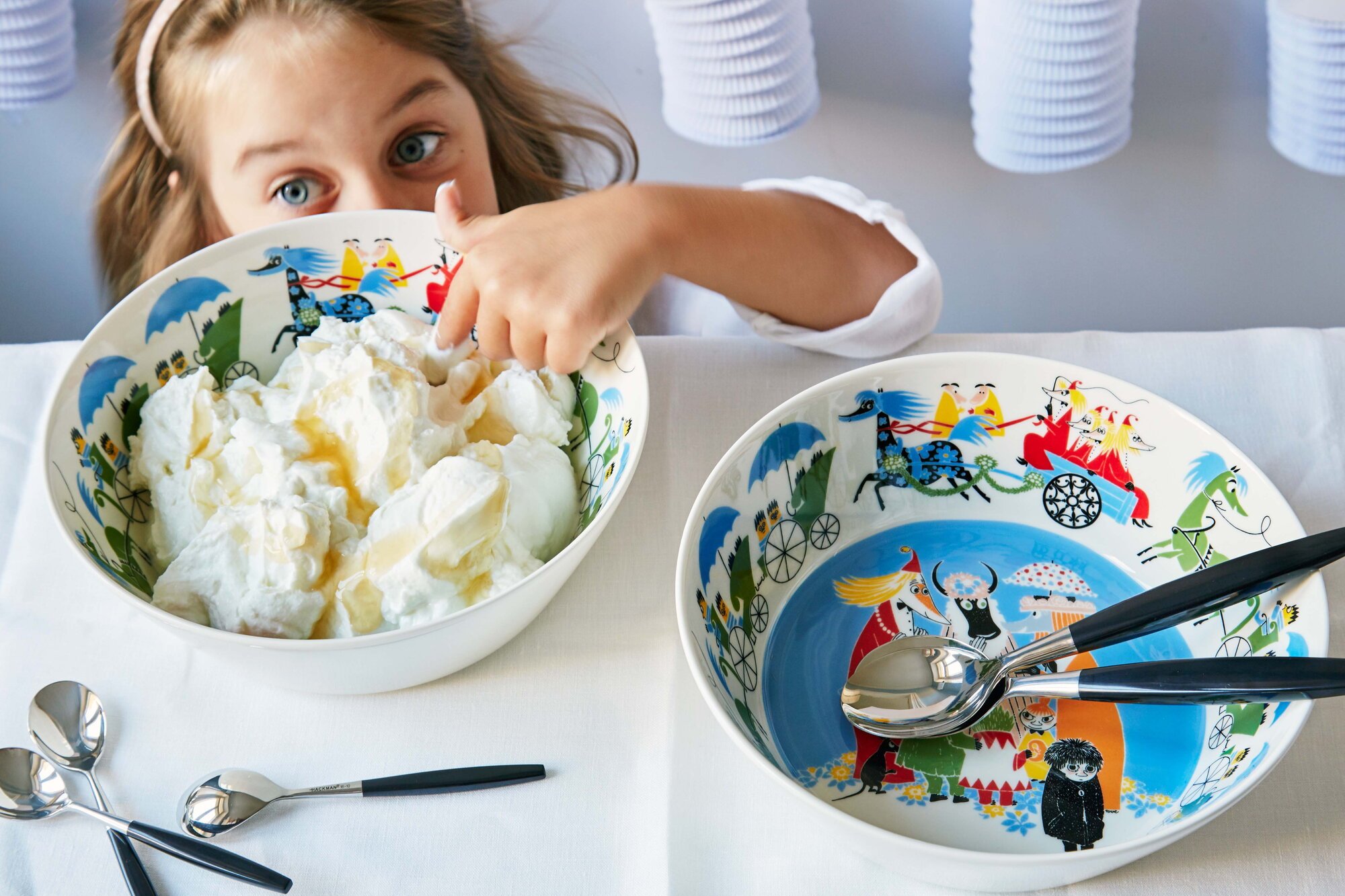 Moomin Arabia Moomin serving bowl, Friendship | Finnish Design Shop