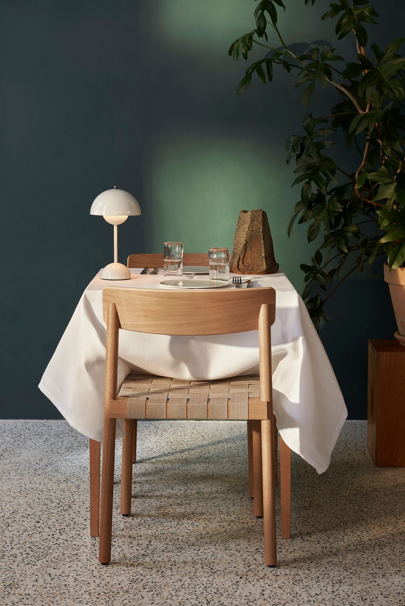 &Tradition Flowerpot VP9 portable table lamp, grey beige | Finnish ...