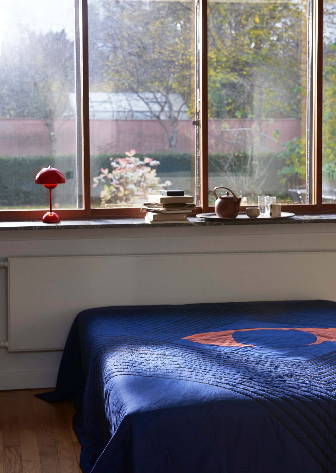 &Tradition Flowerpot VP9 portable table lamp, vermilion red | Finnish ...