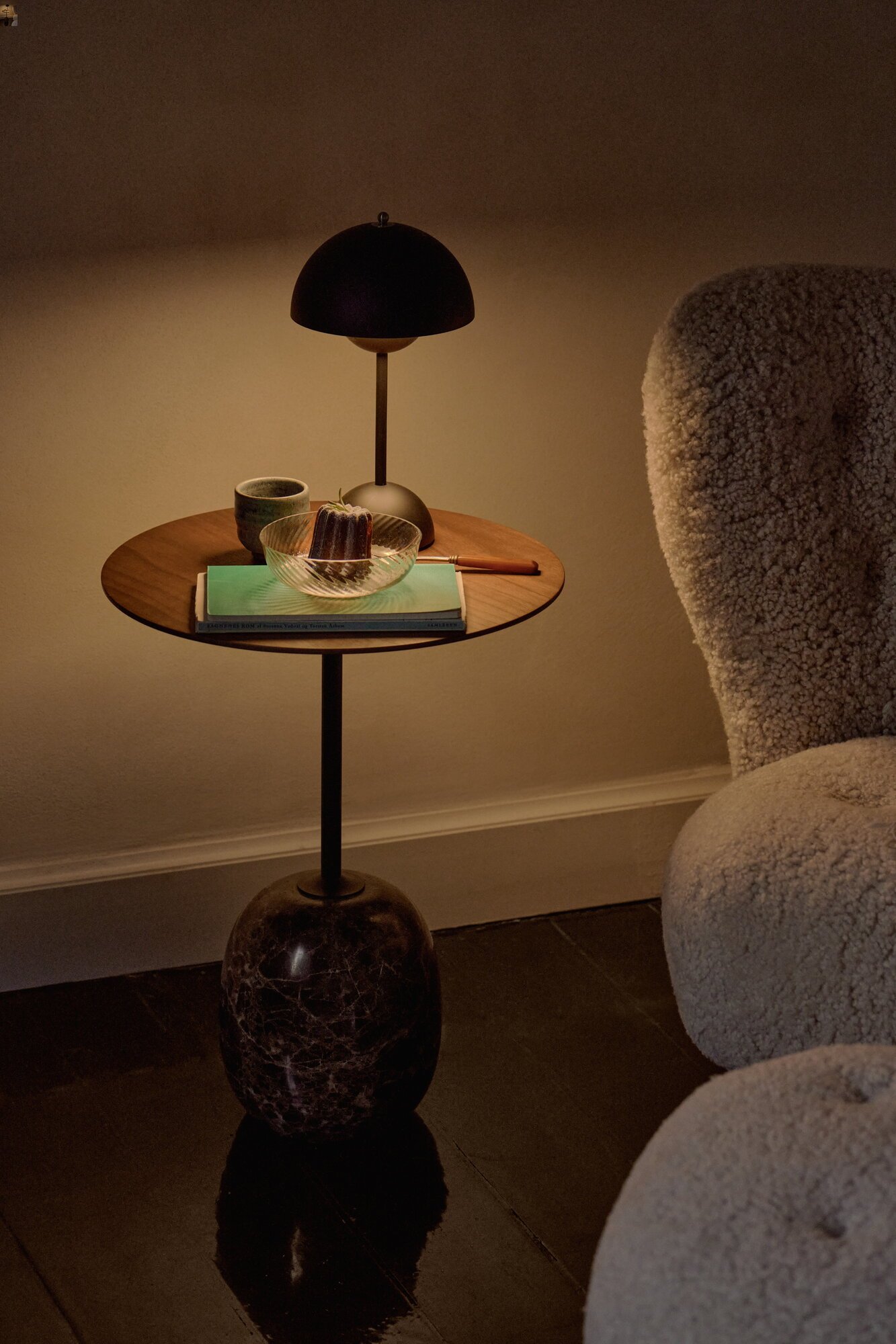 &Tradition Flowerpot VP9 portable table lamp, matt black | Finnish ...