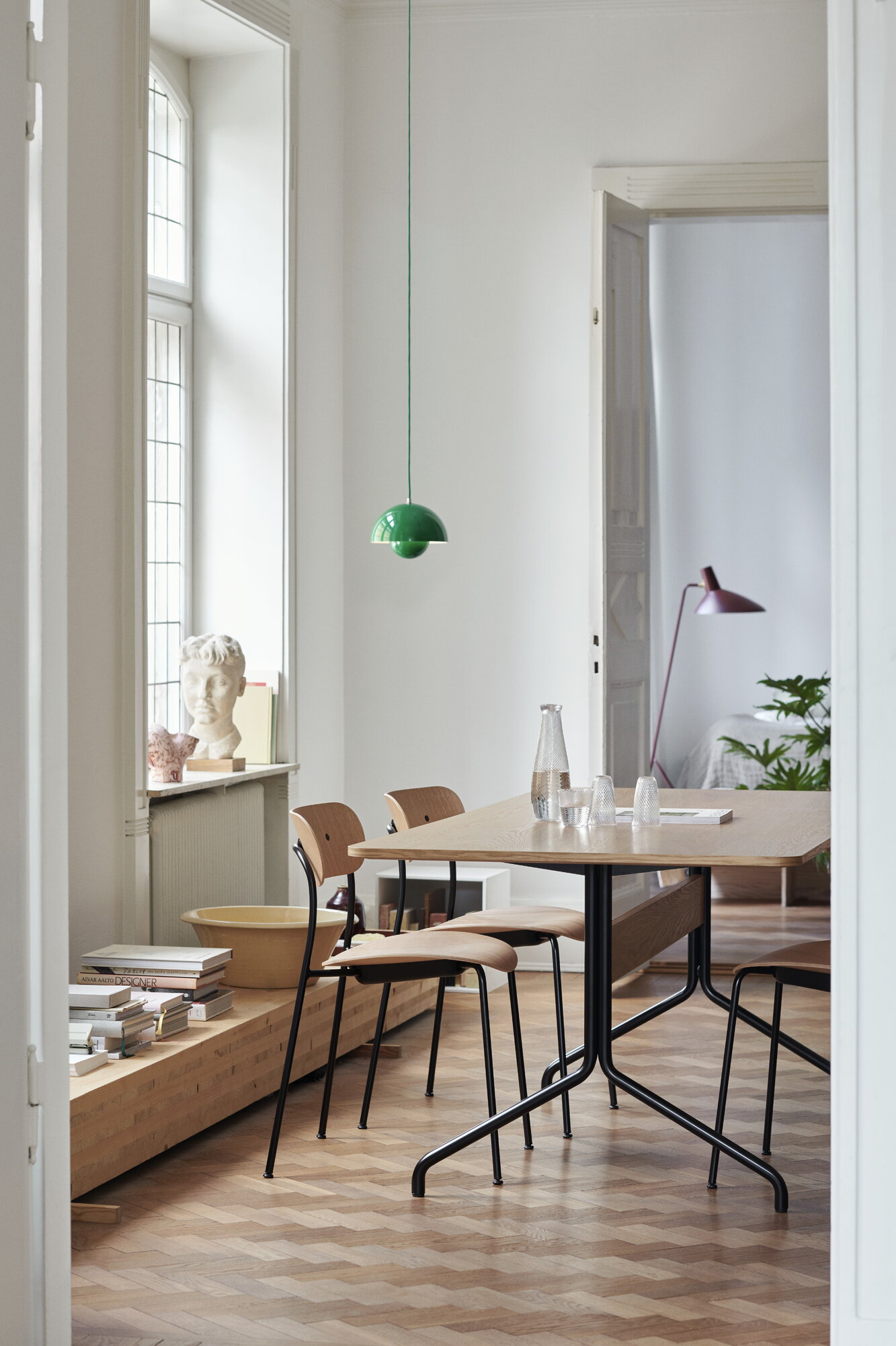 &Tradition Table Pavilion AV24, noir - chêne laqué | Finnish Design Shop