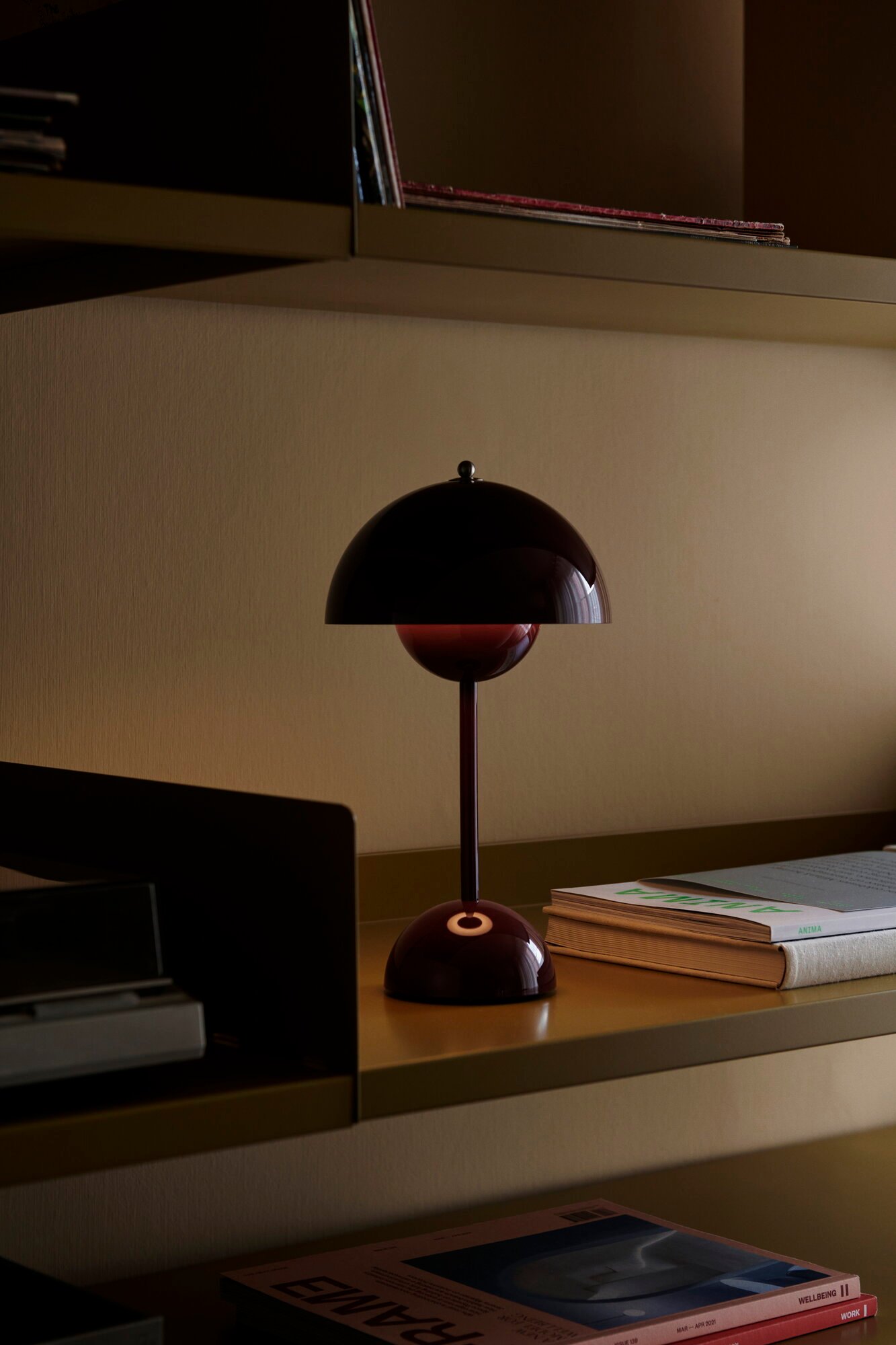 &Tradition Flowerpot VP9 portable table lamp, dark plum | Finnish ...