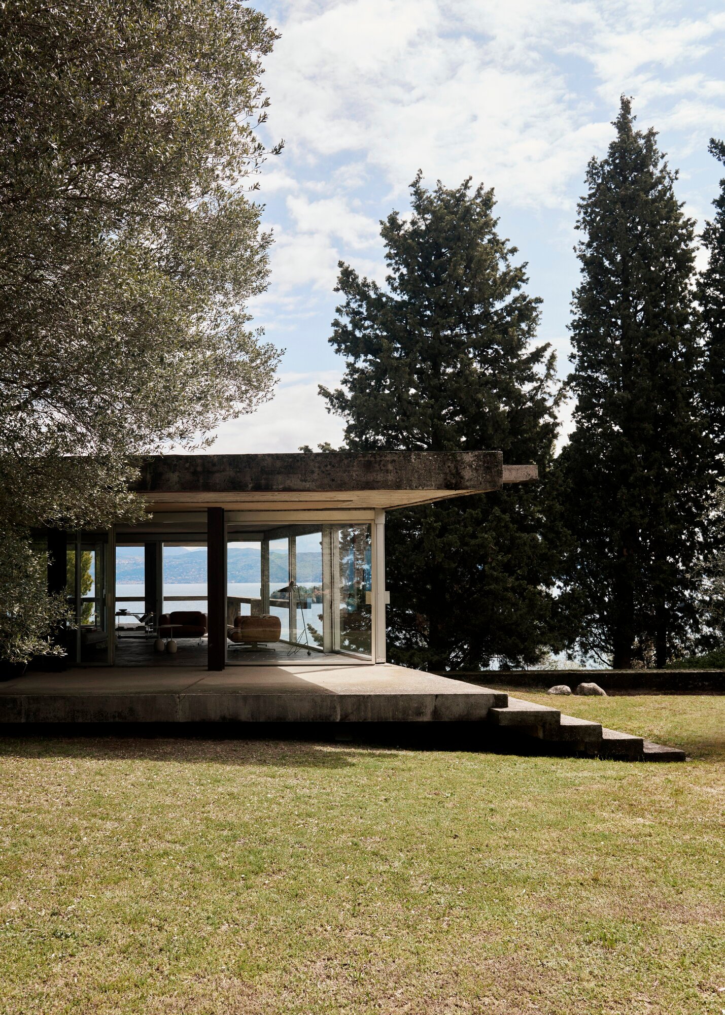 &Tradition Inland AV21 nojatuoli, musta - konjakki Noble nahka ...