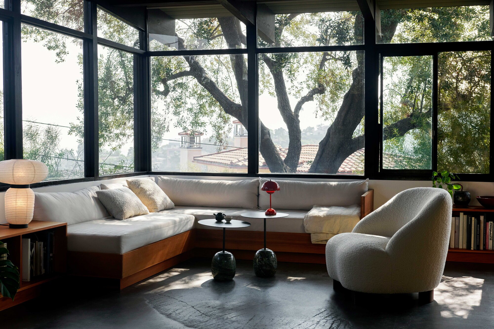 &Tradition Flowerpot VP9 portable table lamp, vermilion red | Finnish ...