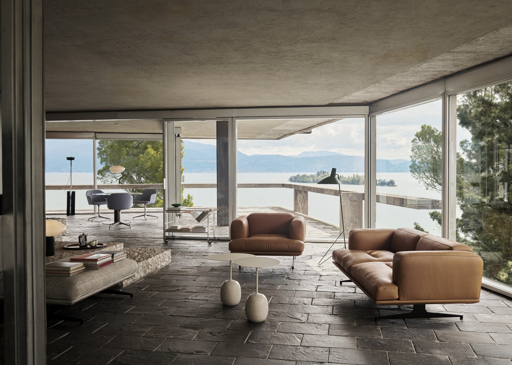 &Tradition Inland AV22 2-seater sofa, black - cognac Noble leather ...