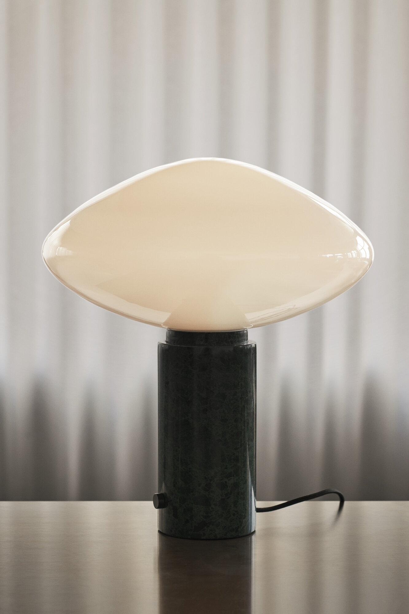 &Tradition Mist table lamp AP17, Guatemala Verde marble - opal glass ...