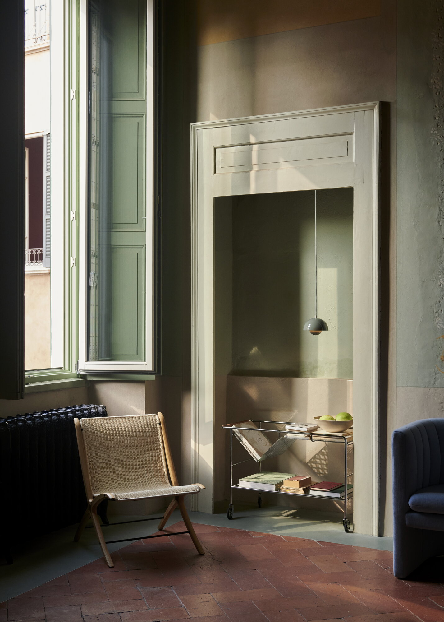 &Tradition X HM10 lounge chair, oak with walnut insert - natural ...