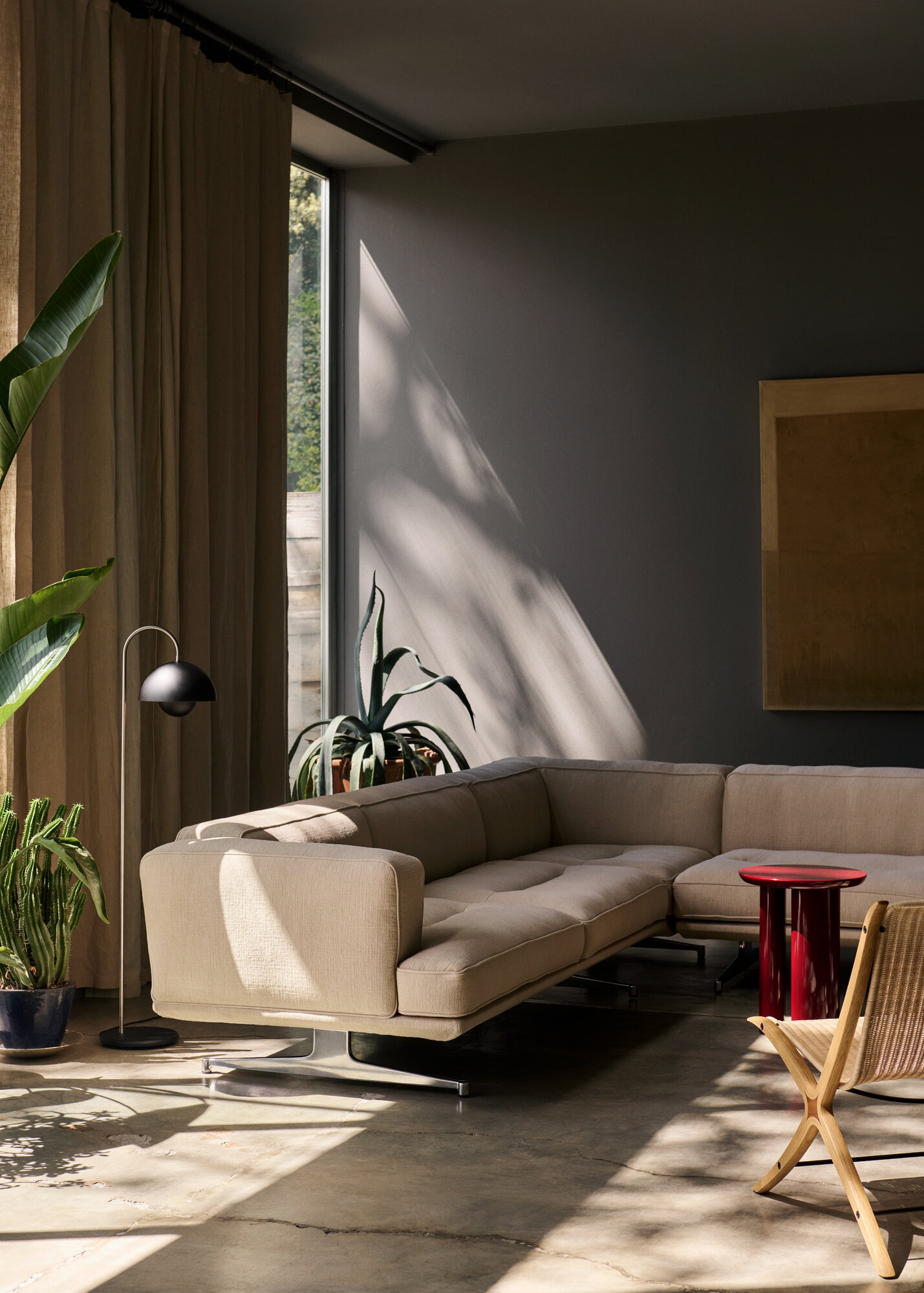 &Tradition Flowerpot VP12 lattiavalaisin, mattamusta | Finnish Design Shop