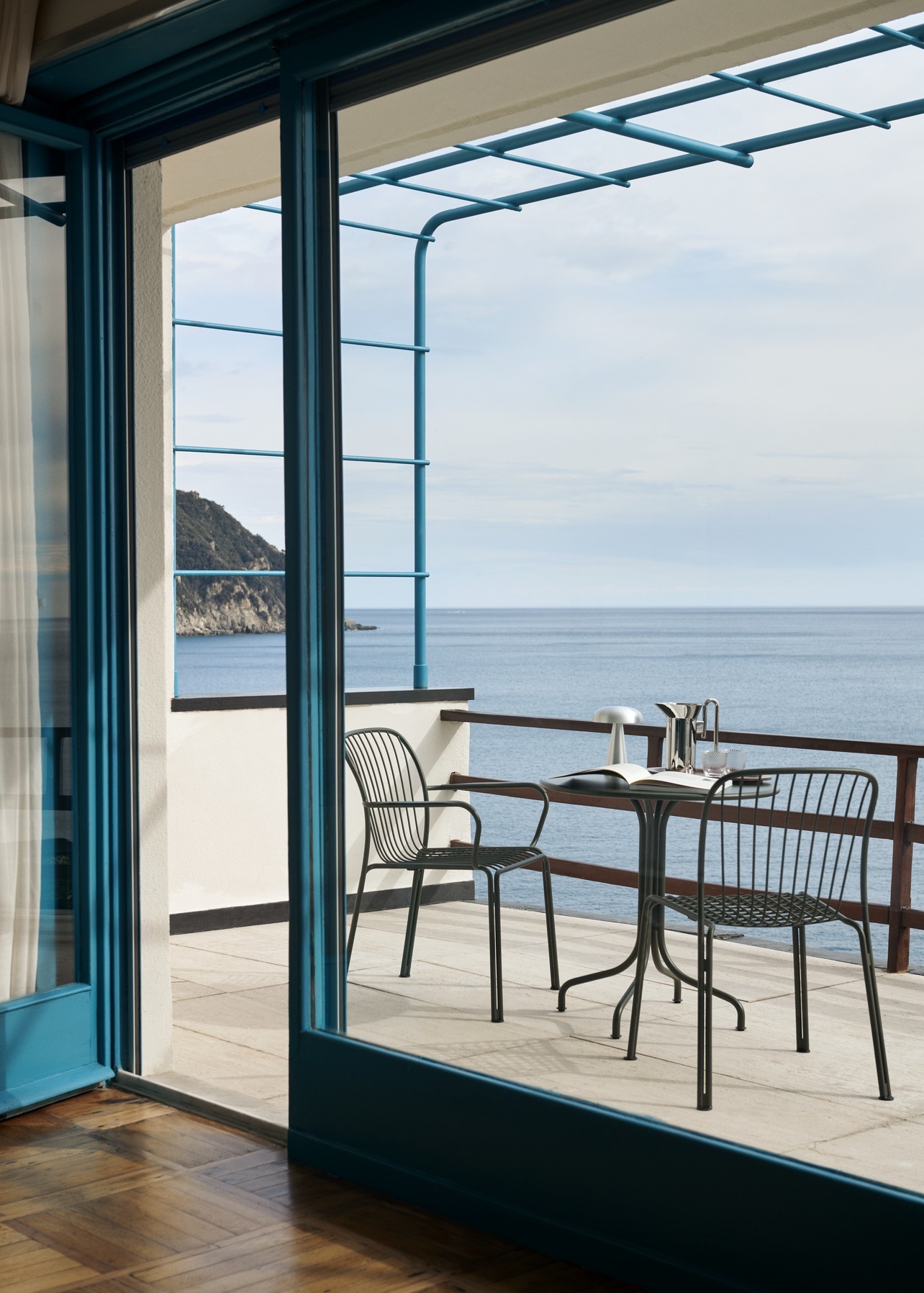 &Tradition Thorvald SC96 table, round 70 cm, bronze green | Finnish ...