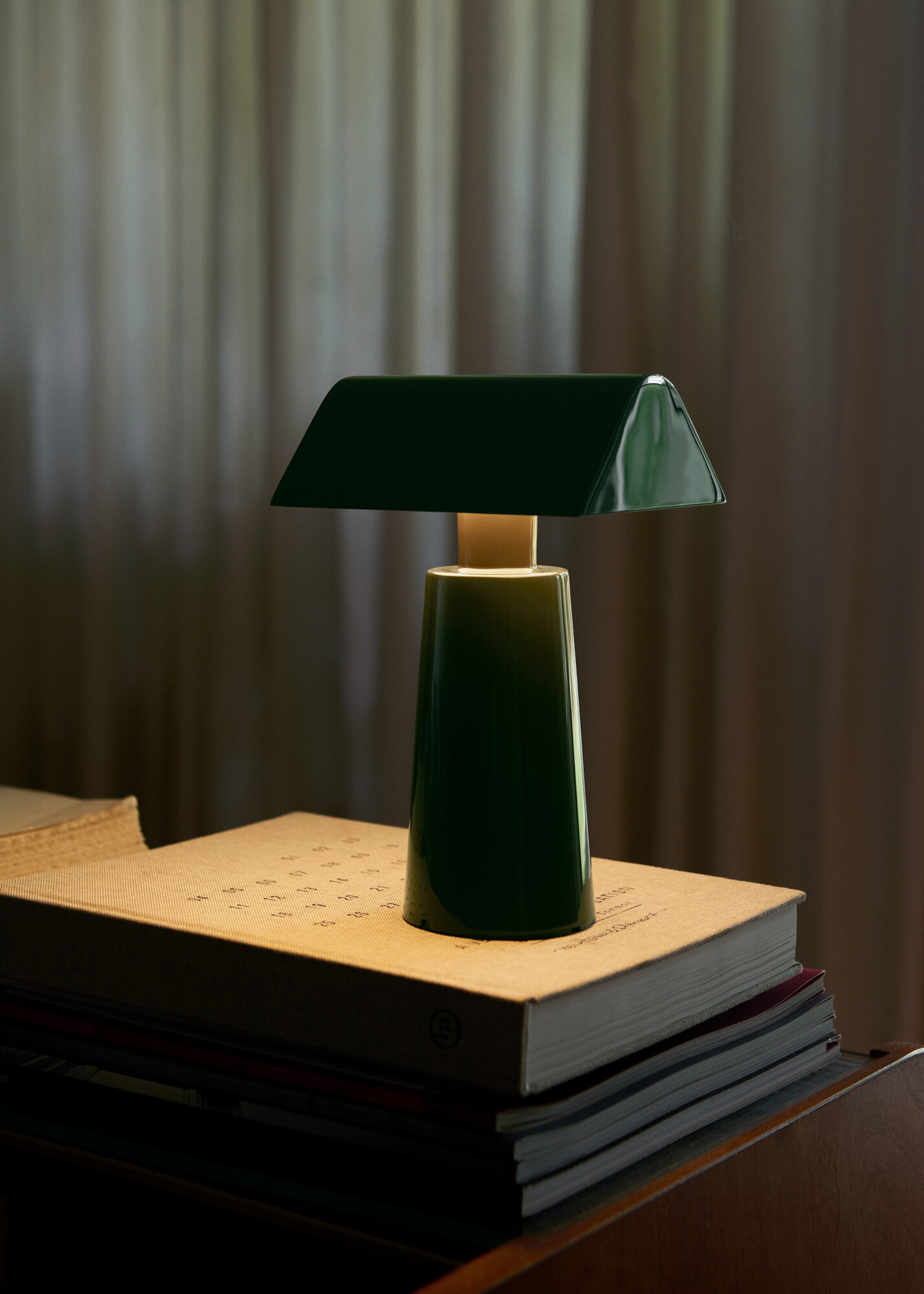 &Tradition Caret MF1 portable table lamp, forest | Finnish Design Shop