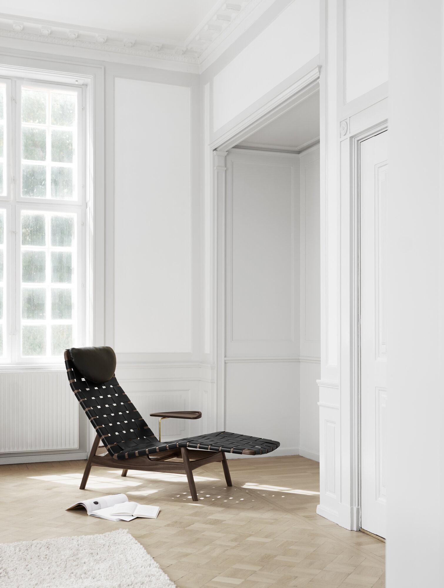 Sibast AV Egoist chaise longue w/ cushion, walnut - black leather ...