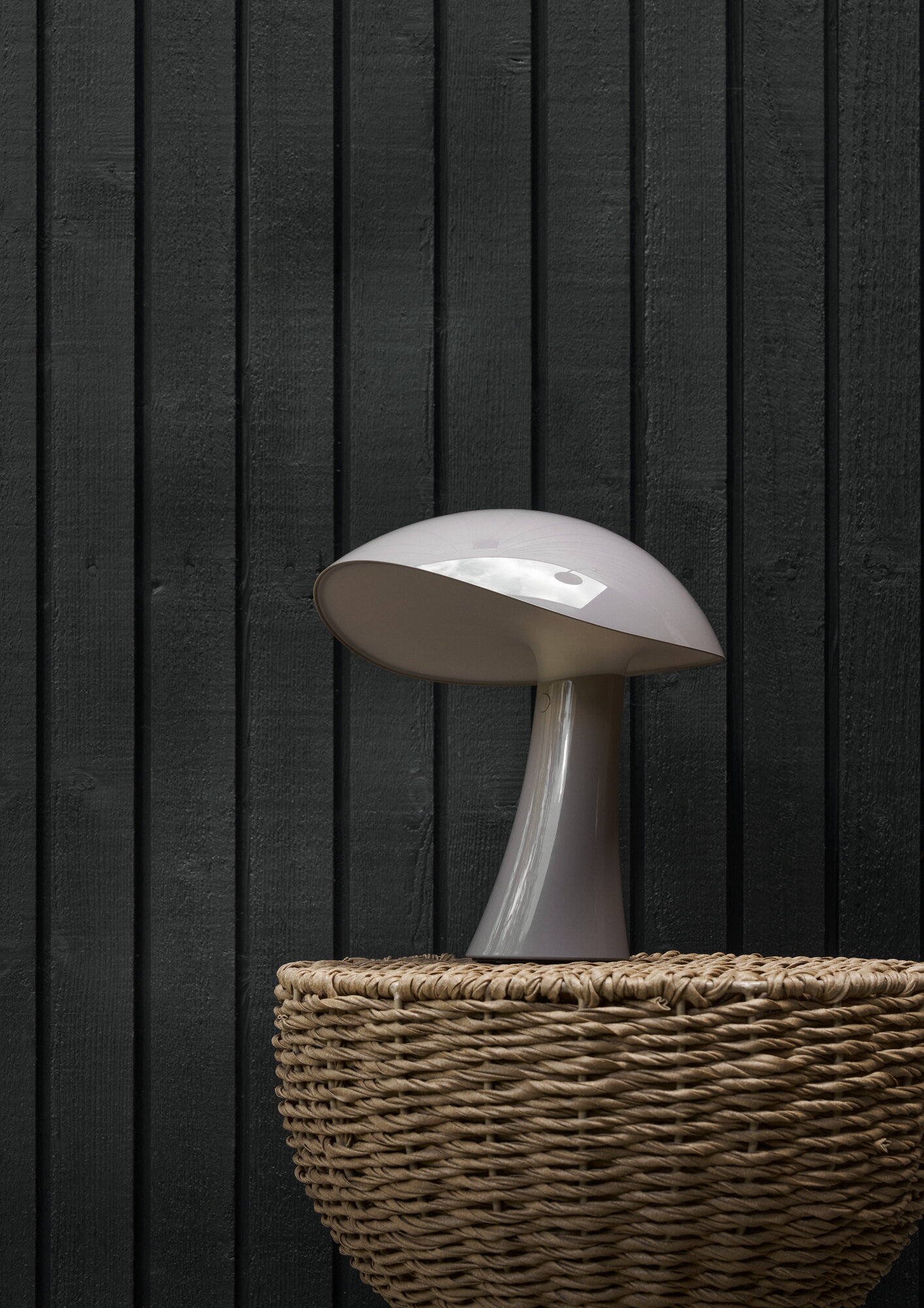 Louis Poulsen Rumee 220 tragbare Tischlampe, erdgrau | Finnish Design Shop