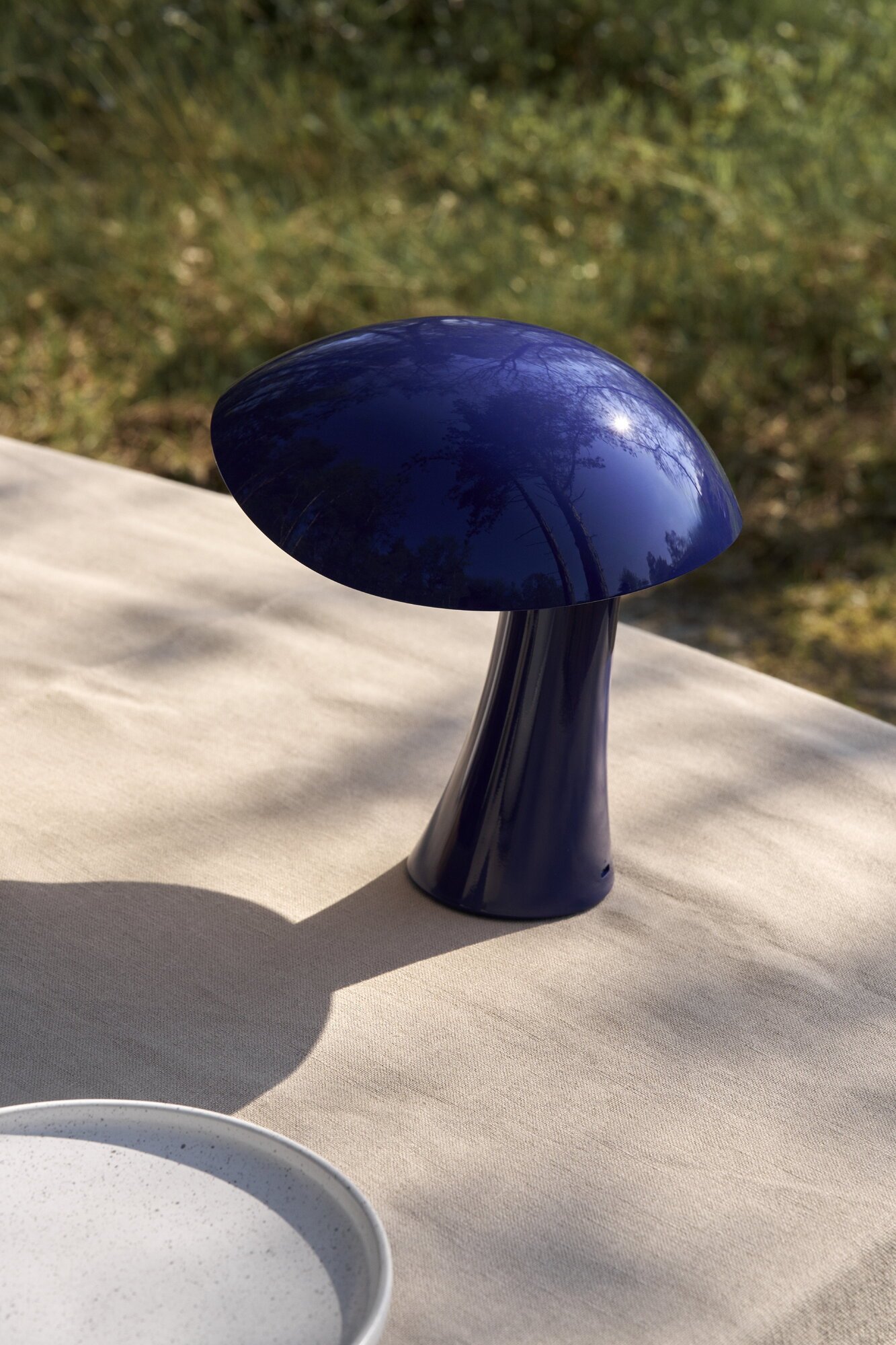 Louis Poulsen Rumee 220 portable table lamp, night blue | Finnish ...