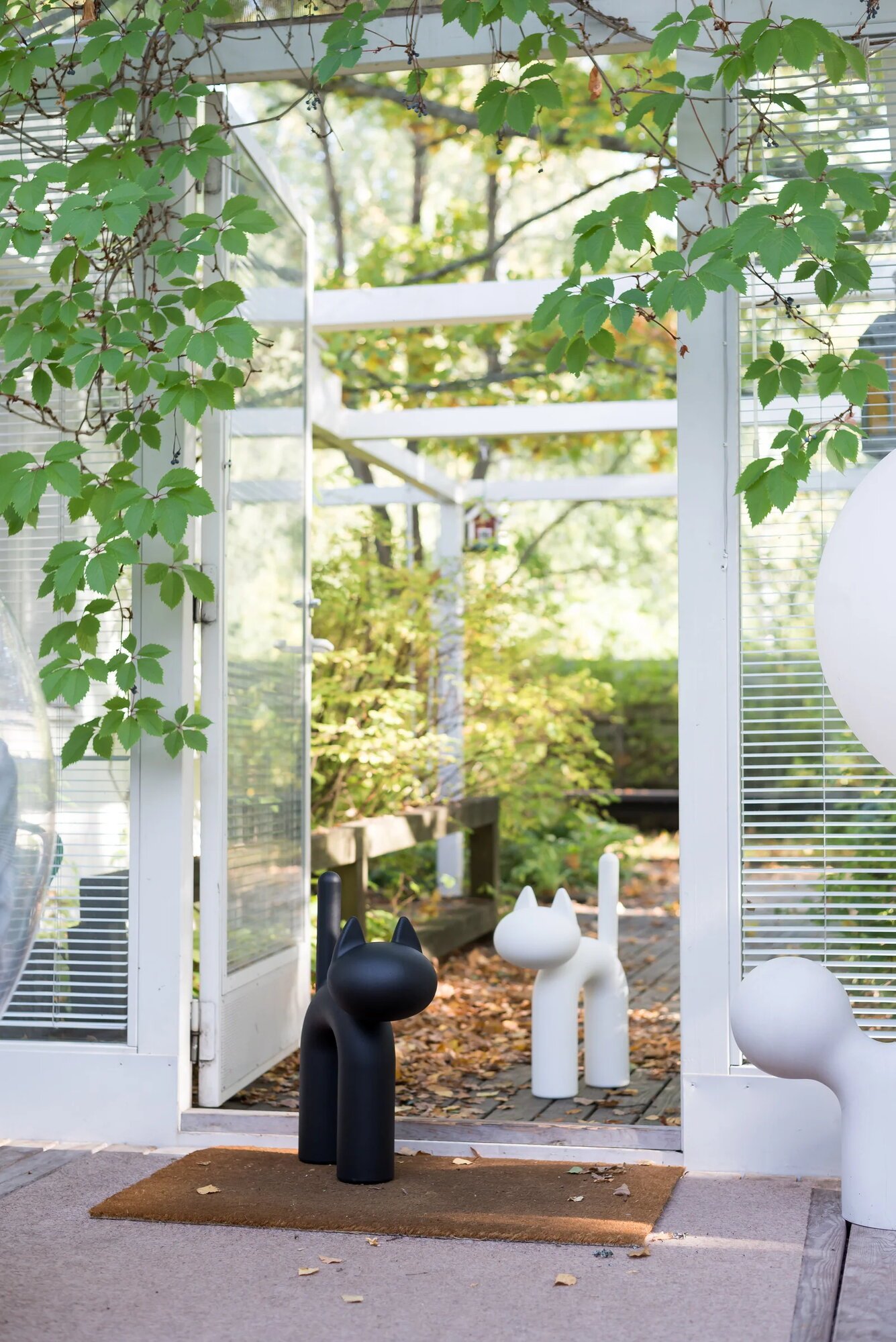 Eero Aarnio Originals Kisu, white | Finnish Design Shop UK