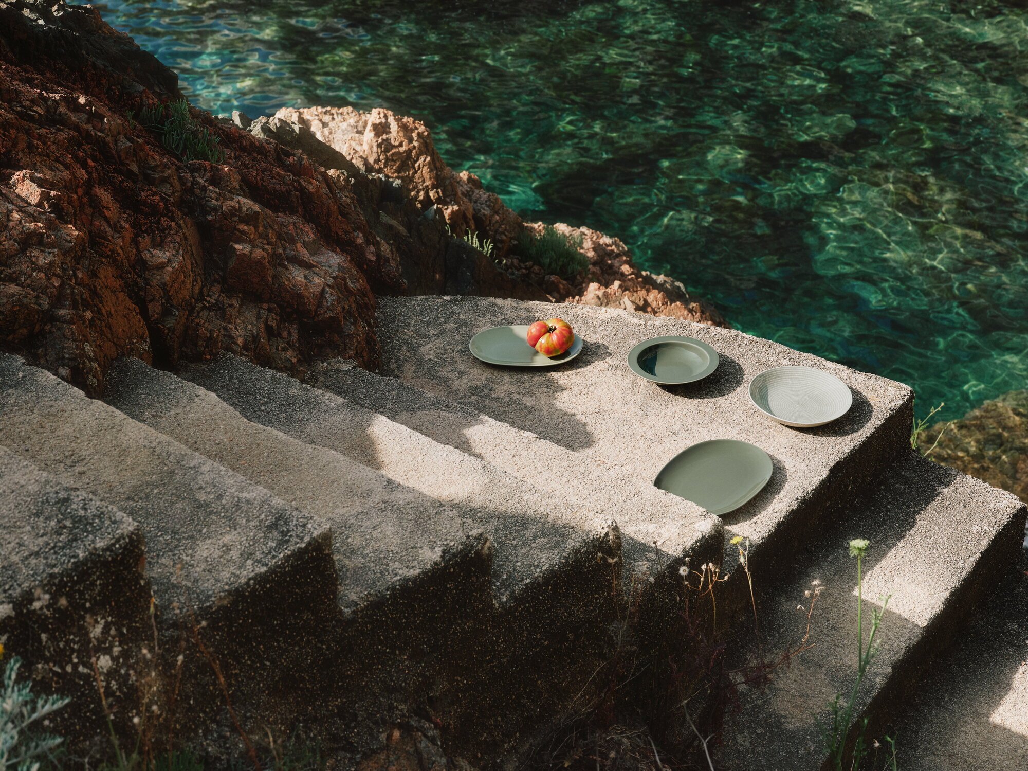 Arabia 24h oval plate, 18 x 28 cm, sage green | Finnish Design Shop