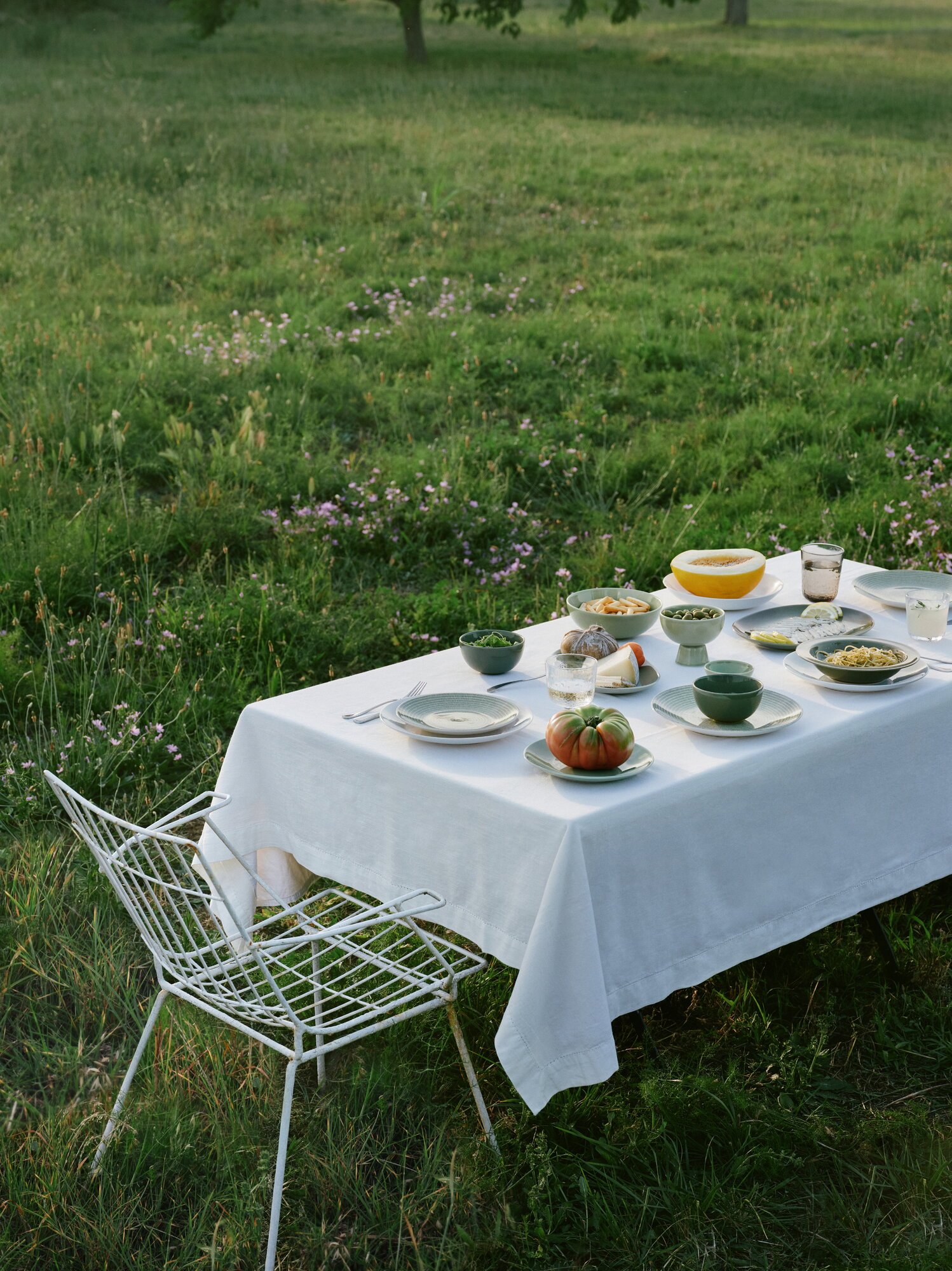 Arabia 24h oval plate, 18 x 28 cm, sage green | Finnish Design Shop