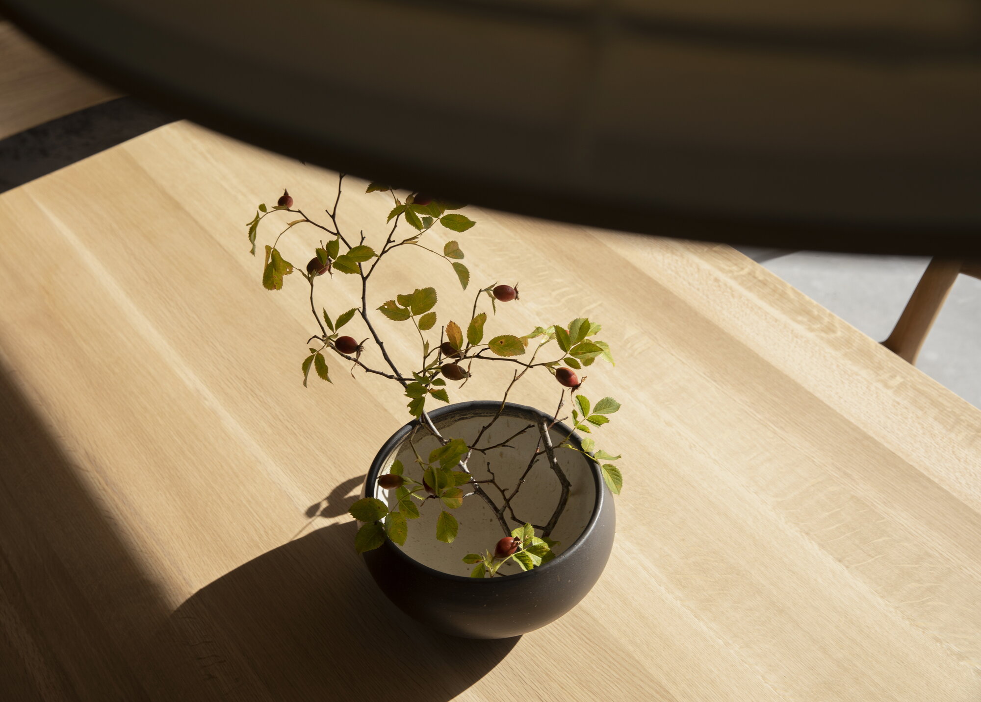 Karimoku Case N-DT01 dining table, 90 x 200 cm, lacquered oak | Finnish ...