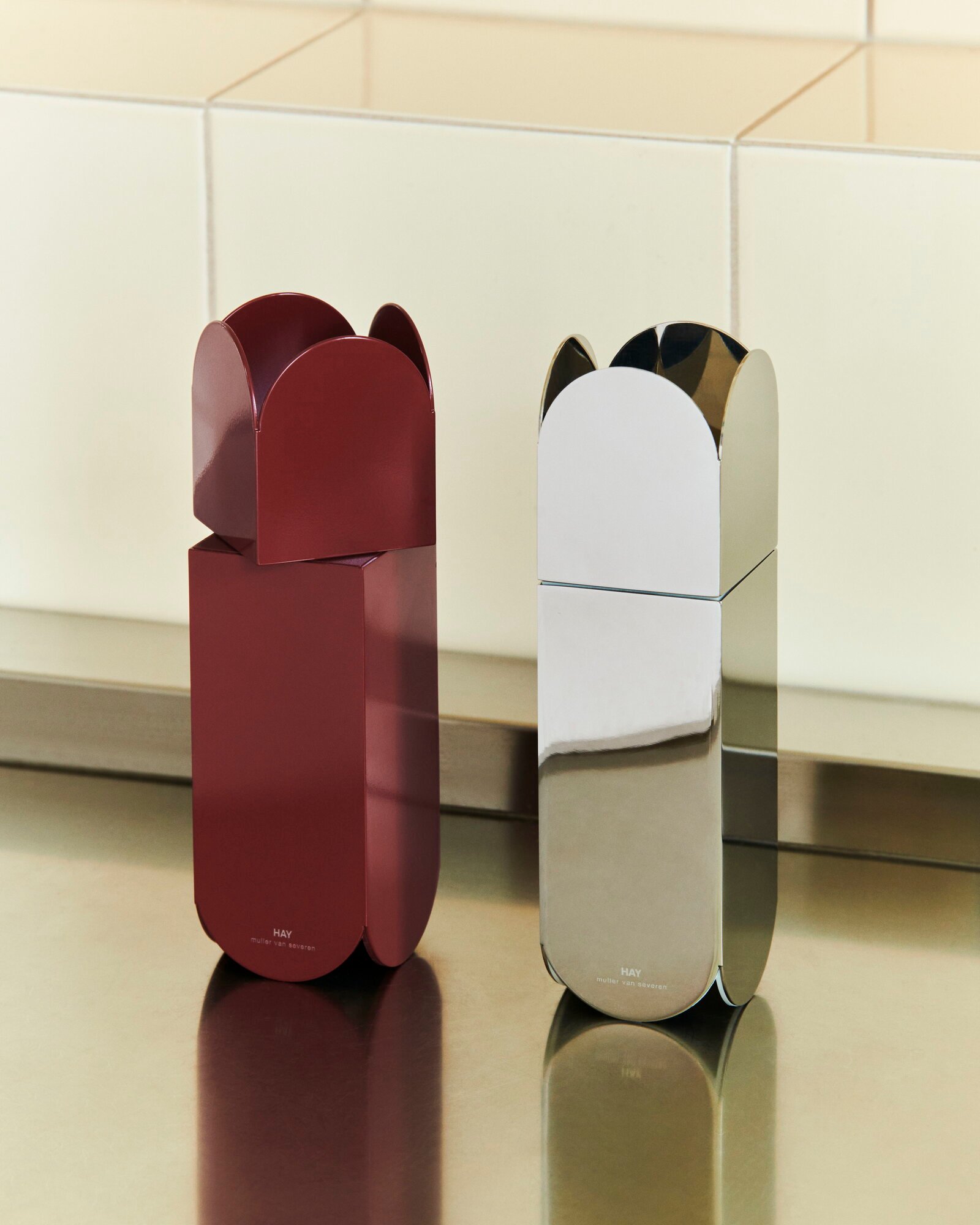 HAY Arcs Salt & Pepper maustemylly, burgundi | Finnish Design Shop