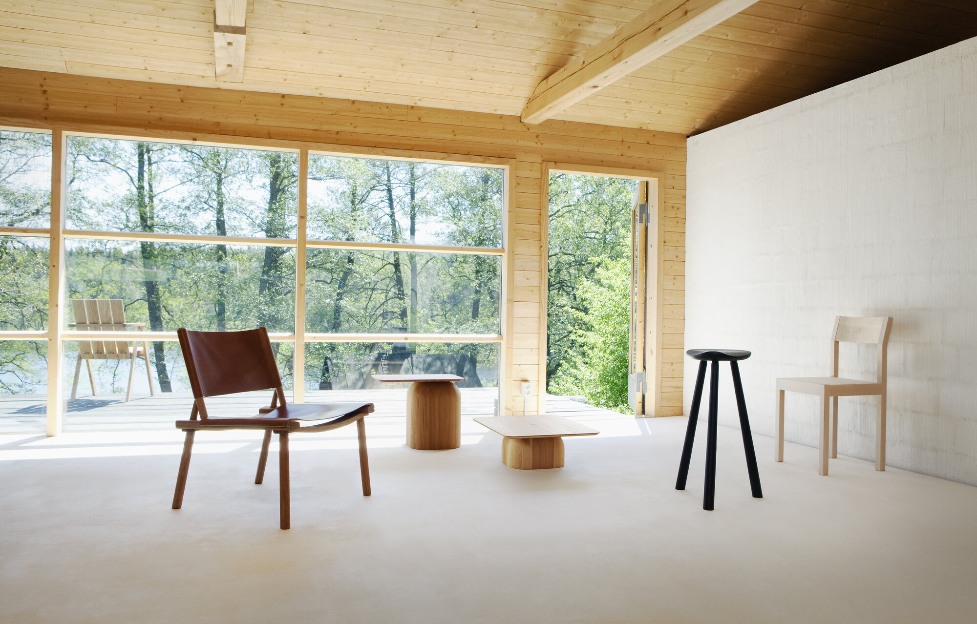 Nikari April table, medium, oak | Finnish Design Shop