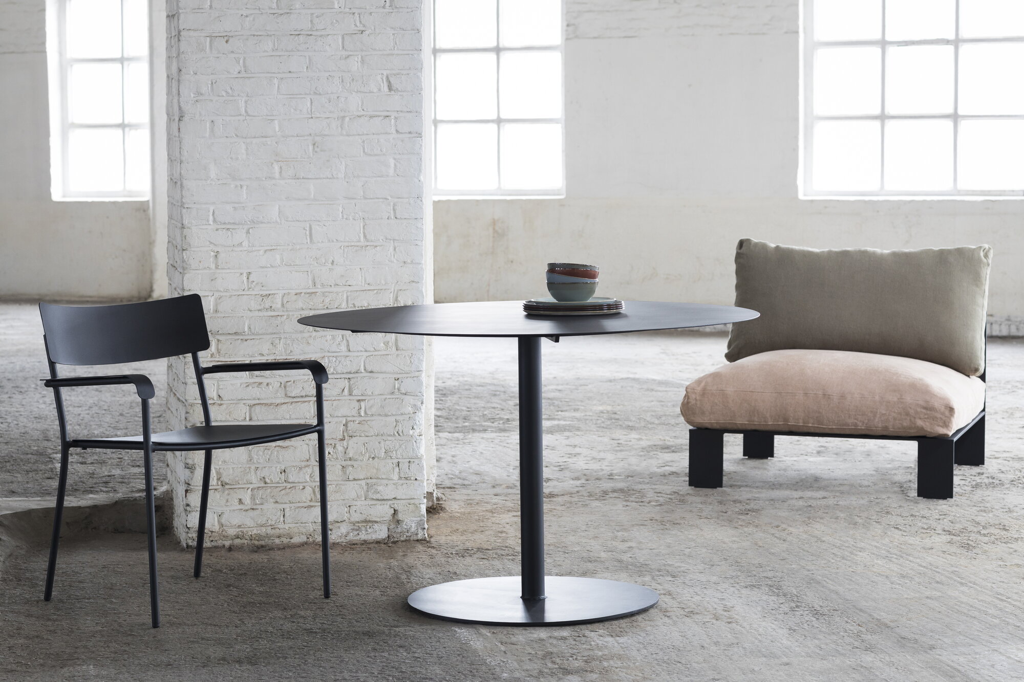Serax August chair with armrests, wide, black | Finnish Design Shop
