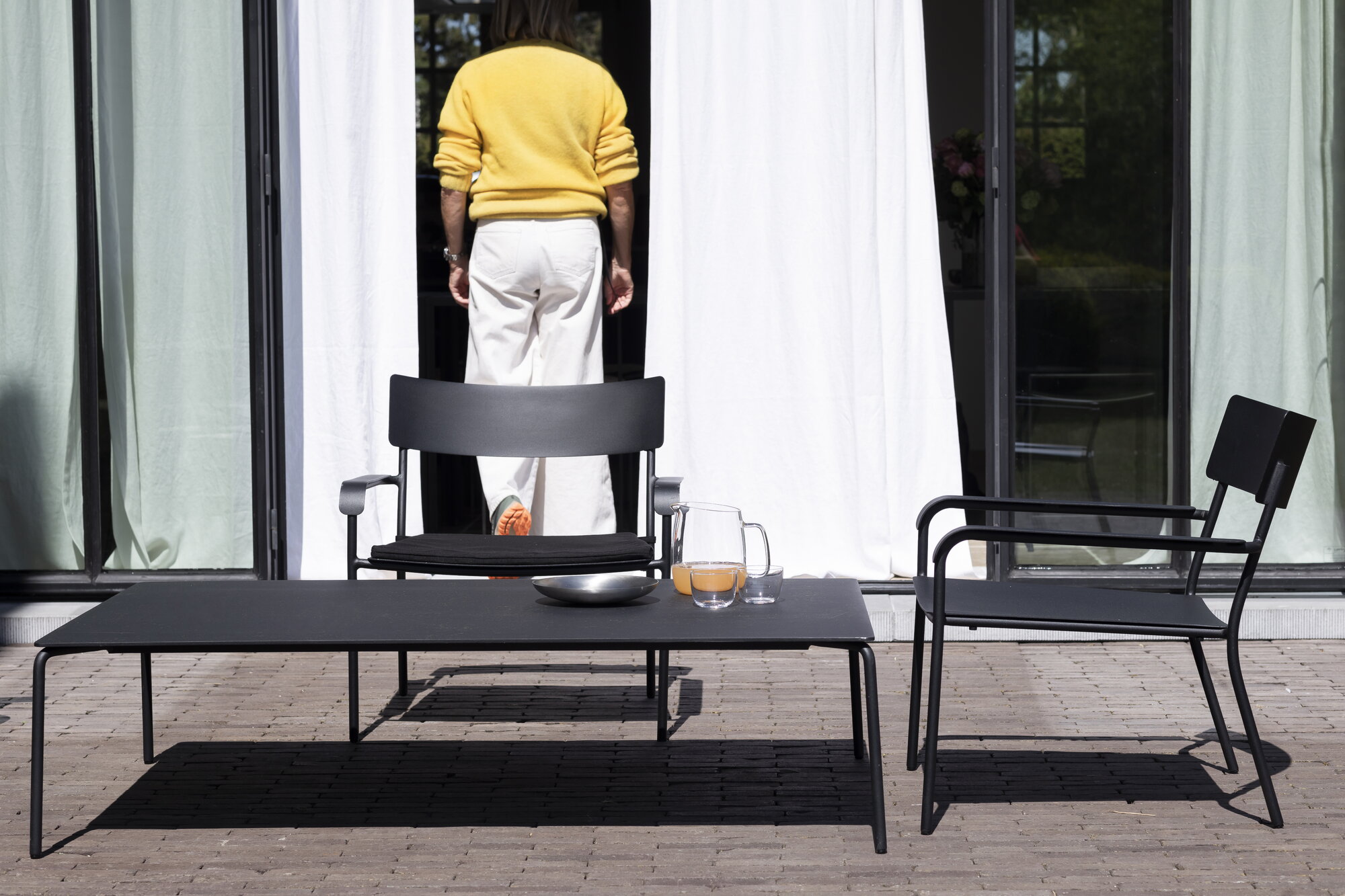 Serax August chair with armrests, wide, black | Finnish Design Shop
