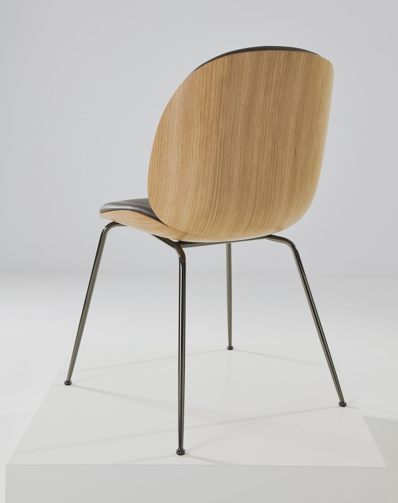 GUBI Beetle chair, black chrome - oak - grey leather Soft | Finnish ...
