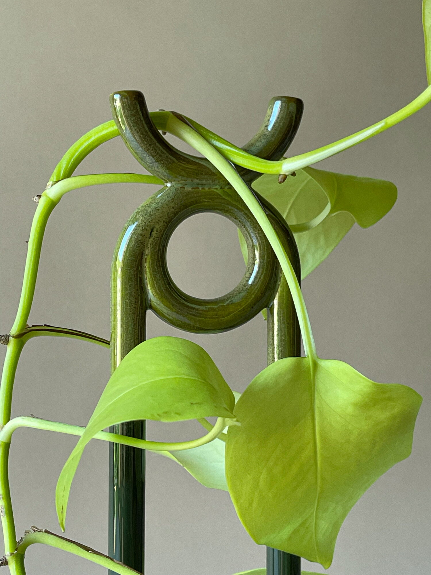 Bergs Potter Folk plant stake, Oni, glazed moss green | Finnish Design Shop