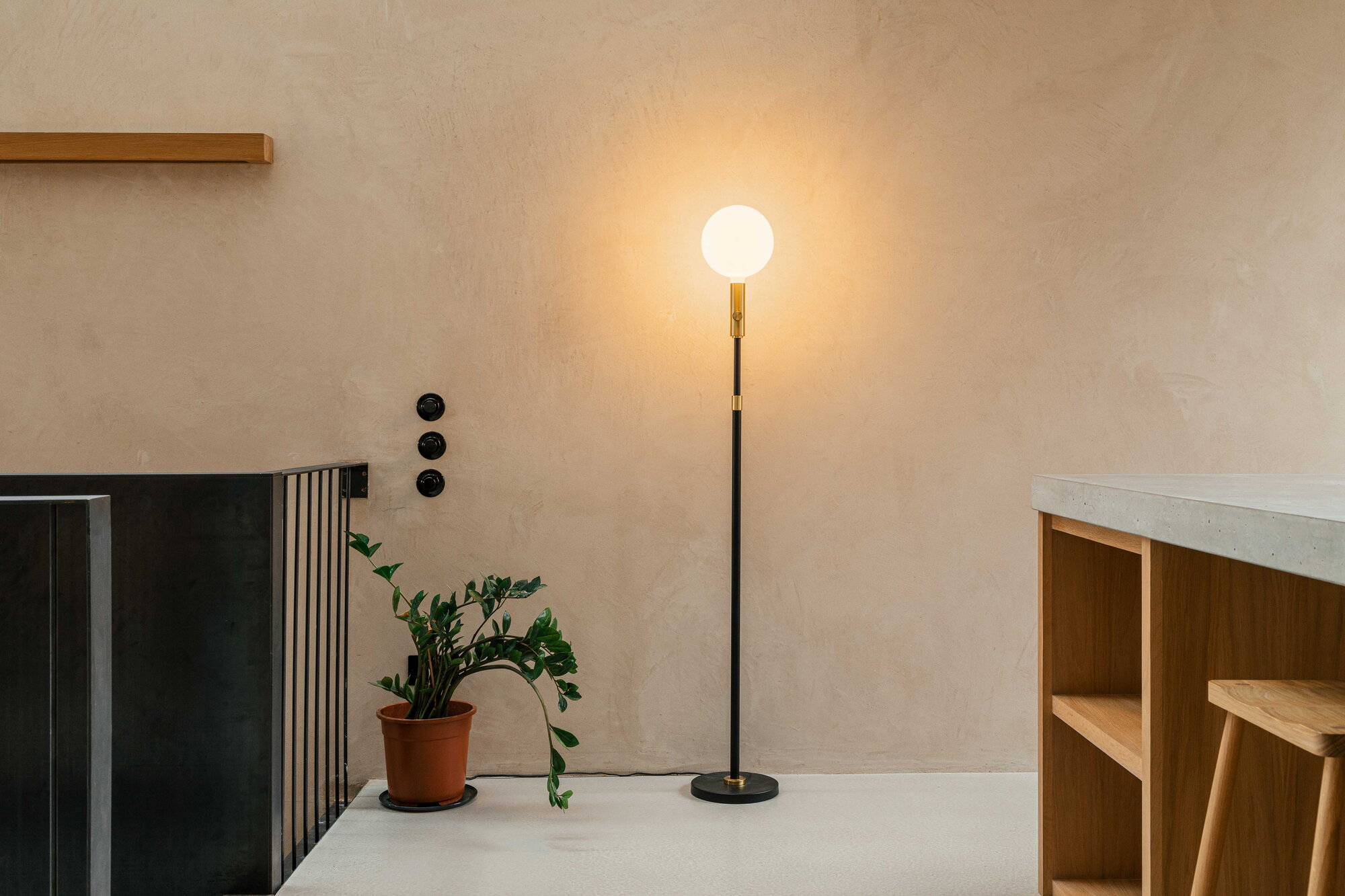 Tala Poise floor lamp, brass | Finnish Design Shop
