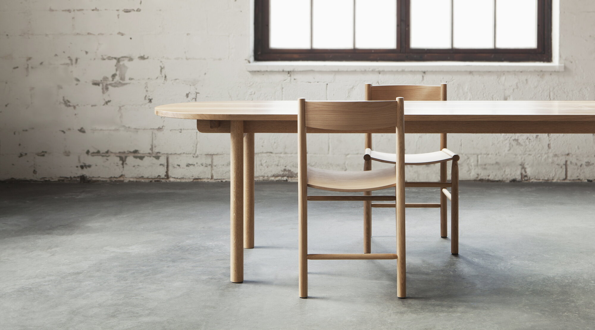 Nikari Basic table, oval, oak | Finnish Design Shop