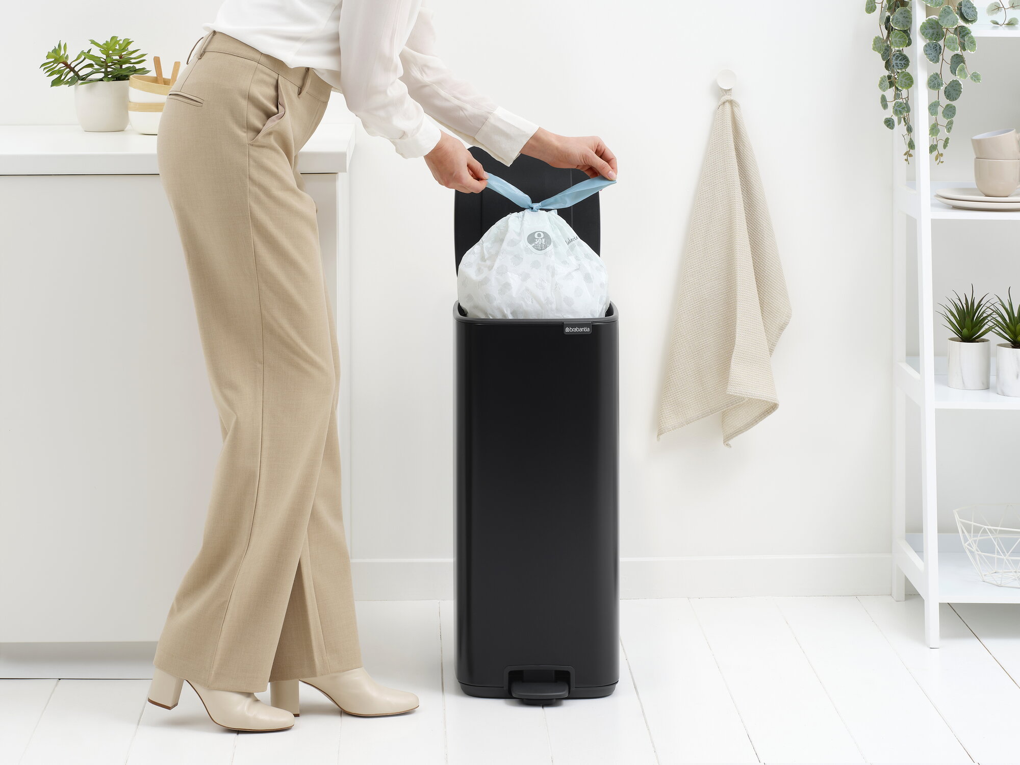 Brabantia Bo Pedal Bin 30 L, matt svart | Finnish Design Shop