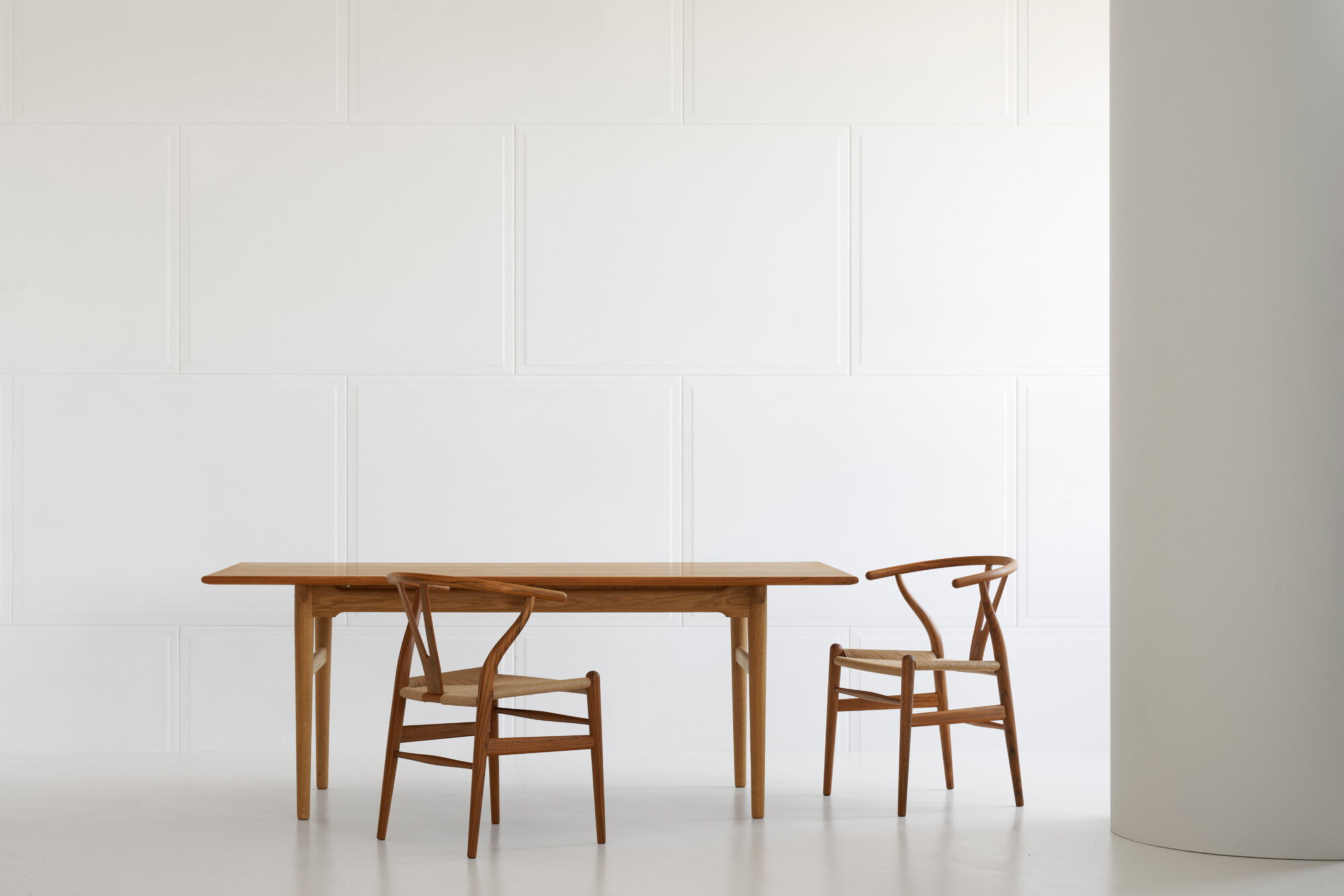 Carl Hansen & Søn CH327 dining table, teak - oak | Finnish Design Shop NL