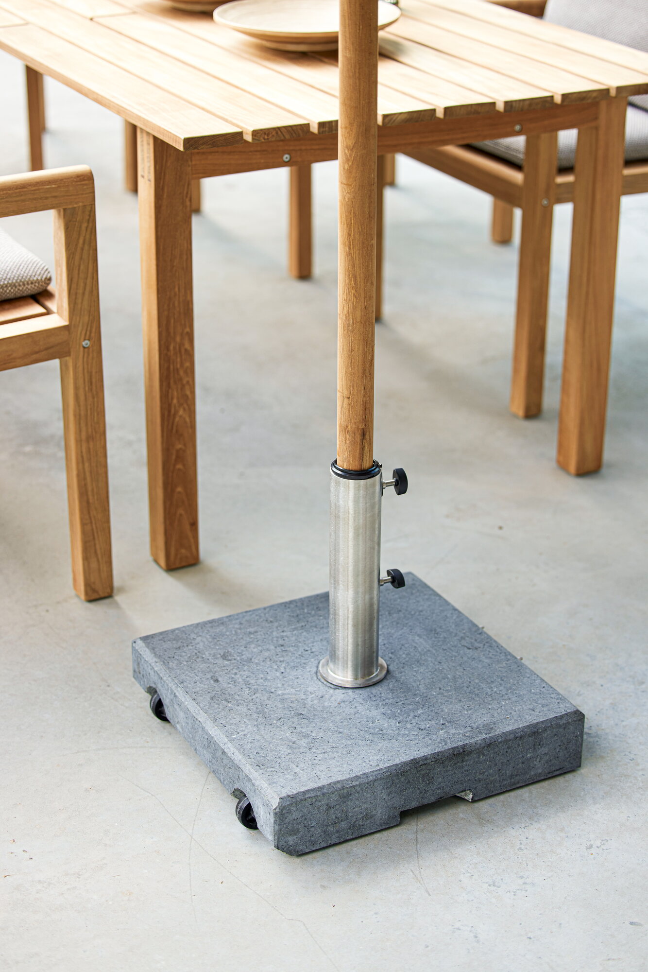 Cane-line Parasol base with wheels, matte grey granite, 50 kg | Finnish ...