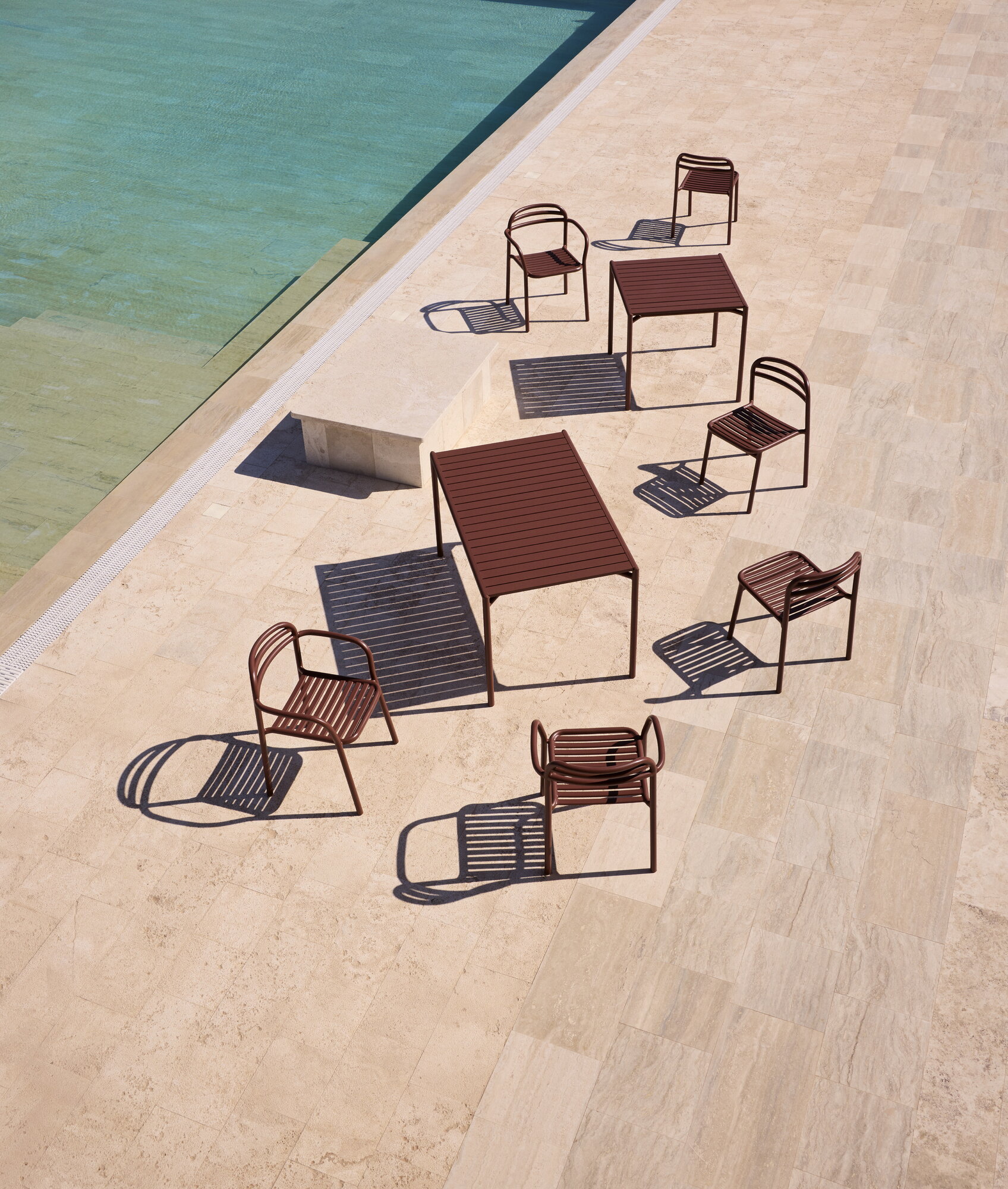 Cane-line Bliss dining table, 133 x 81 cm, desert red | Finnish Design Shop