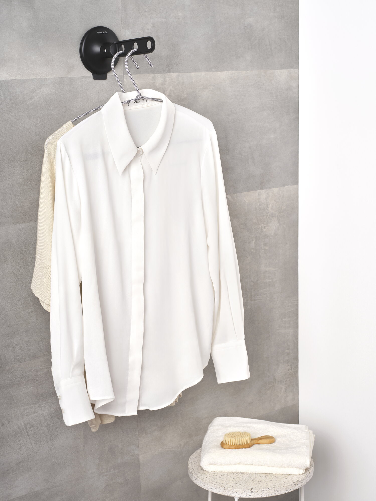 Brabantia Vaatenaulakko imukupilla, musta | Finnish Design Shop