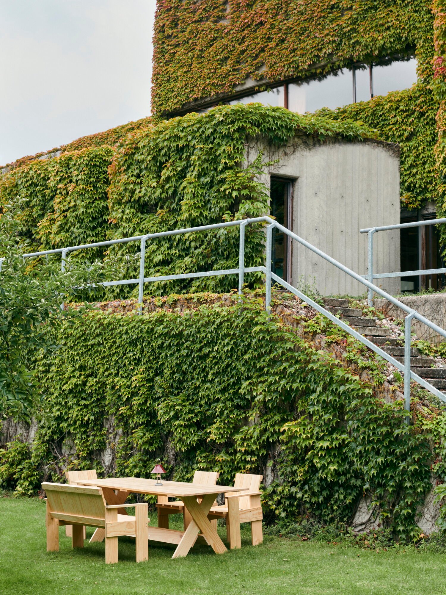 HAY Mousqueton portable table lamp, iron red | Finnish Design Shop