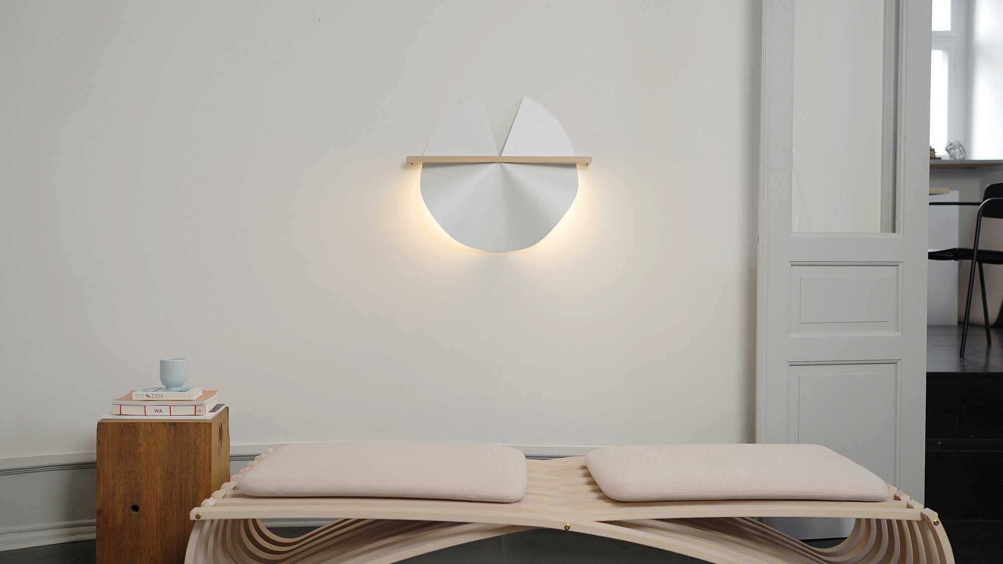 Motarasu Dawn wall lamp, white - oiled oak | Finnish Design Shop