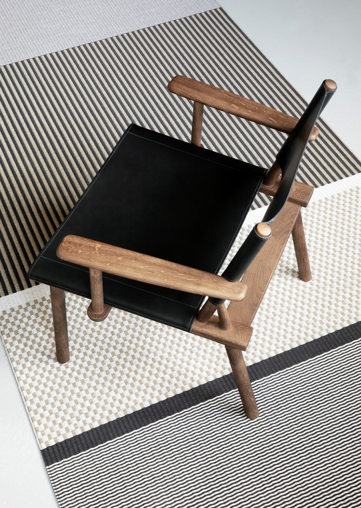 Nikari December Lounge chair w.armrests, smoked oak-black leather ...