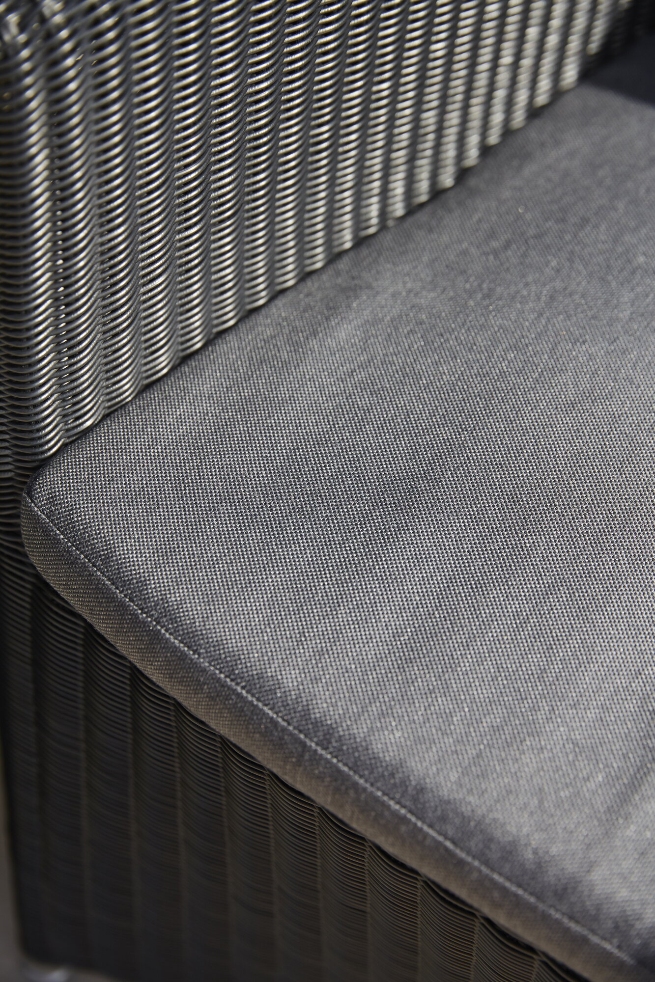 Cane-line Diamond lounge chair, graphite - grey | Finnish Design Shop