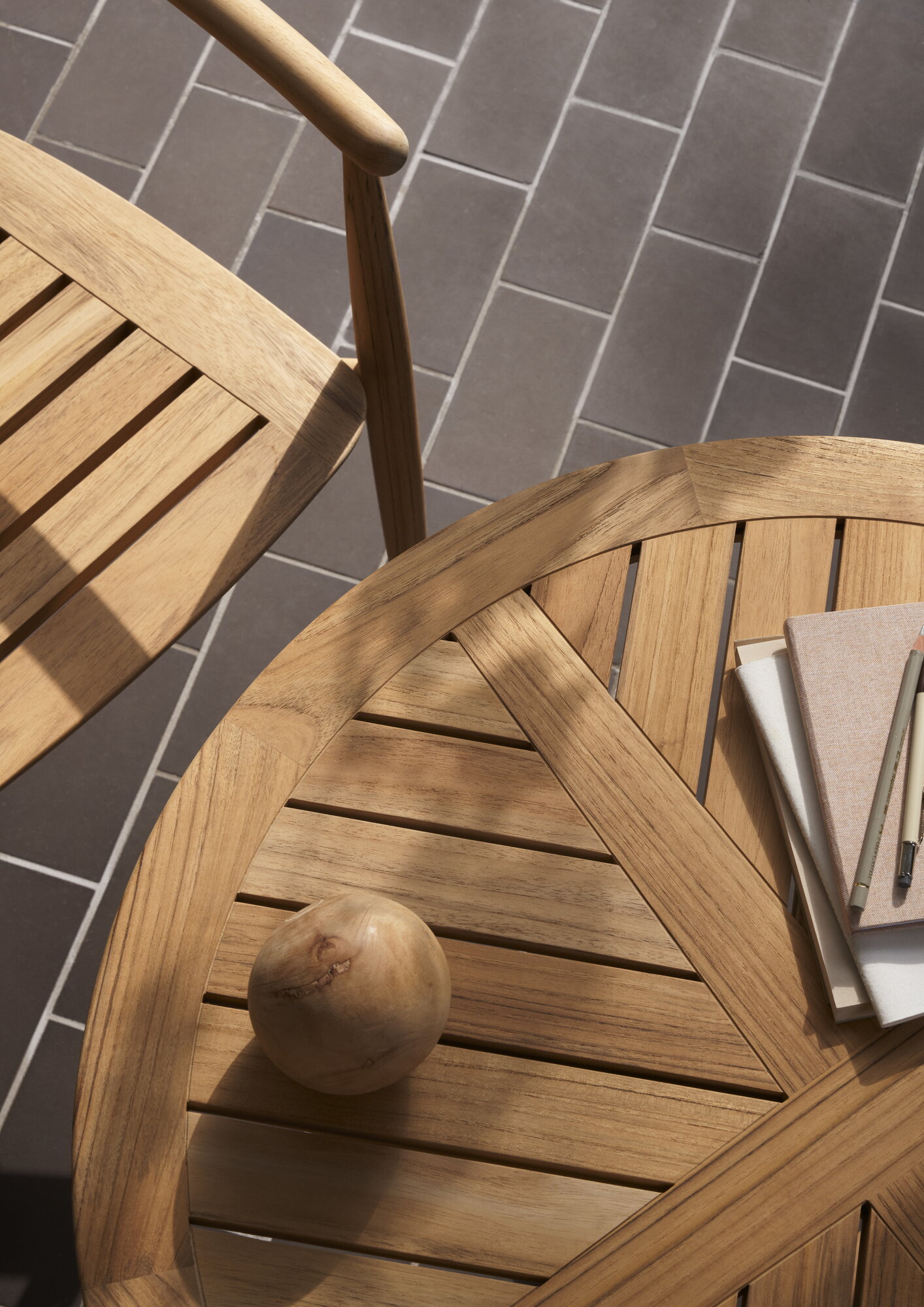 Carl Hansen & Søn Chaise de salle à manger Embrace E008, teck | Finnish Design Shop