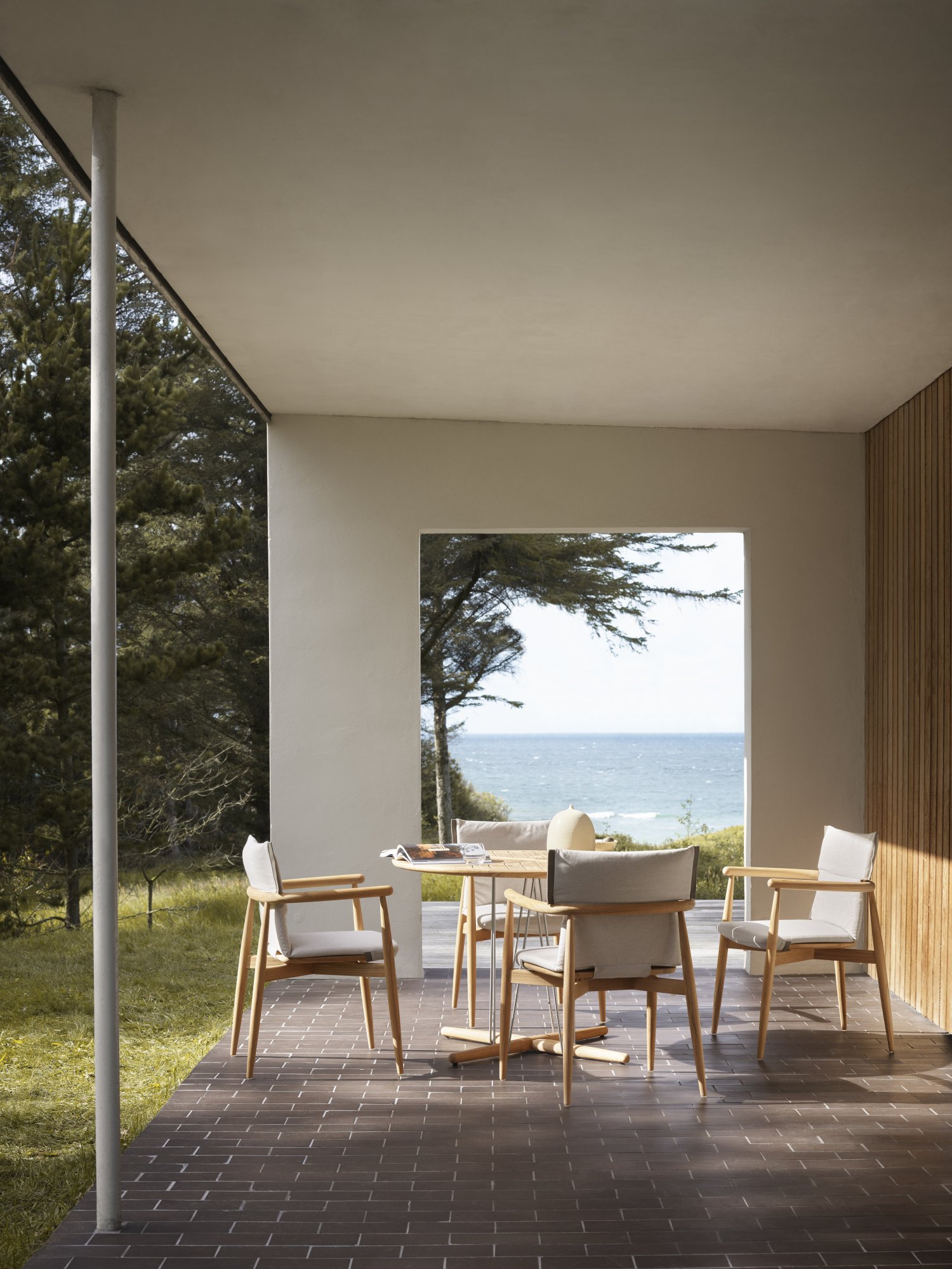 Carl Hansen & Søn Embrace E022 dining table, 110 cm, teak | Finnish ...