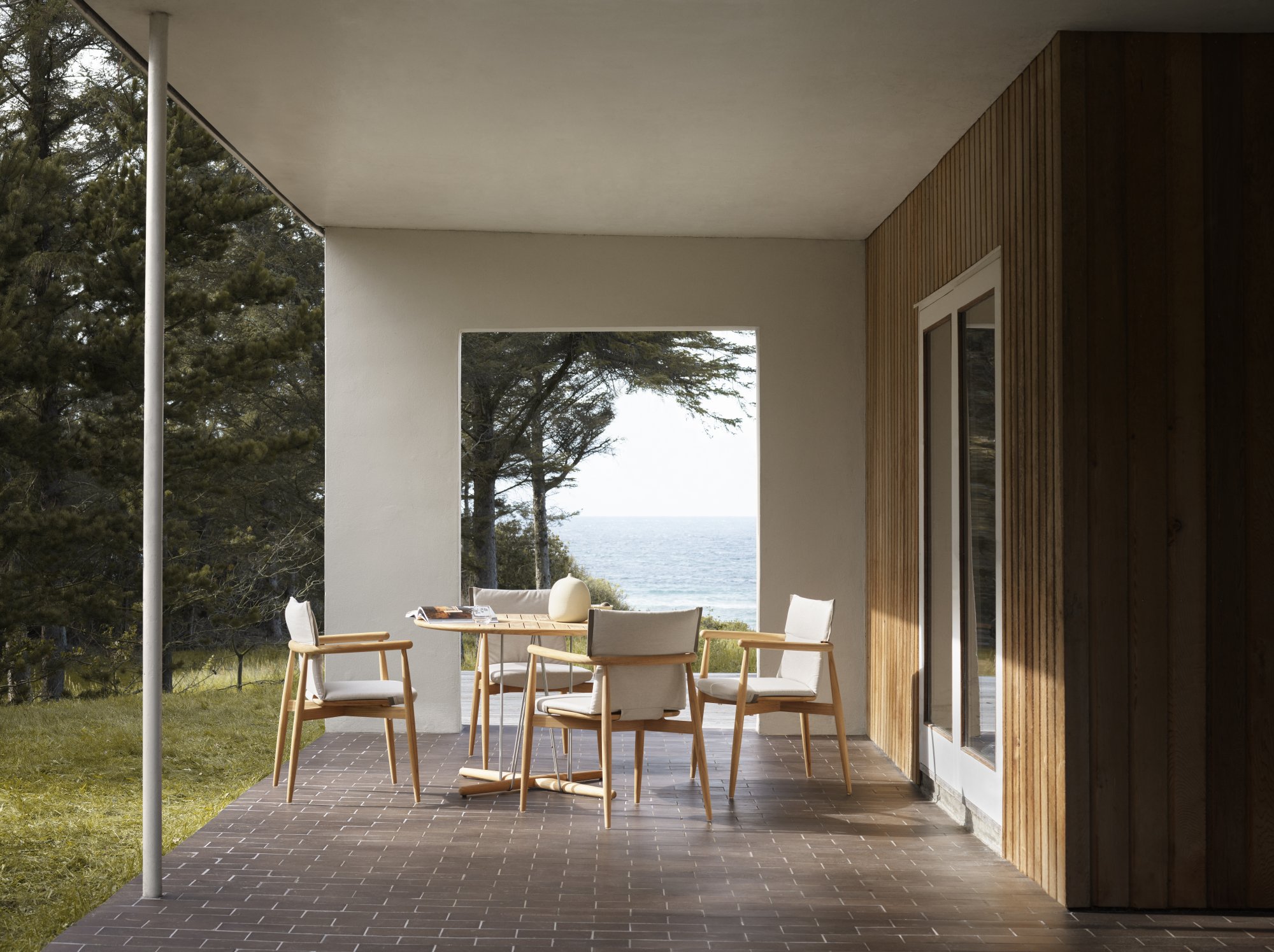 Carl Hansen & Søn Embrace E022 dining table, 110 cm, teak | Finnish Design Shop