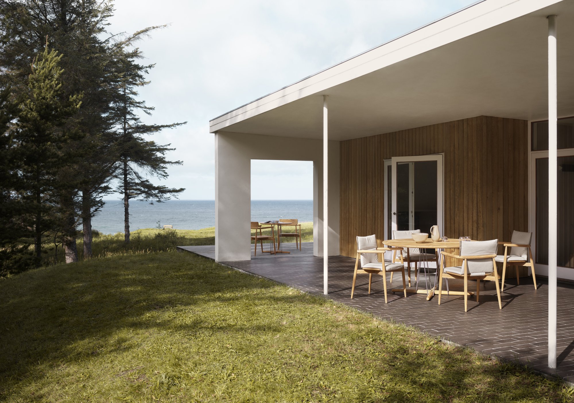 Carl Hansen & Søn Embrace E022 dining table, 110 cm, teak | Finnish Design Shop