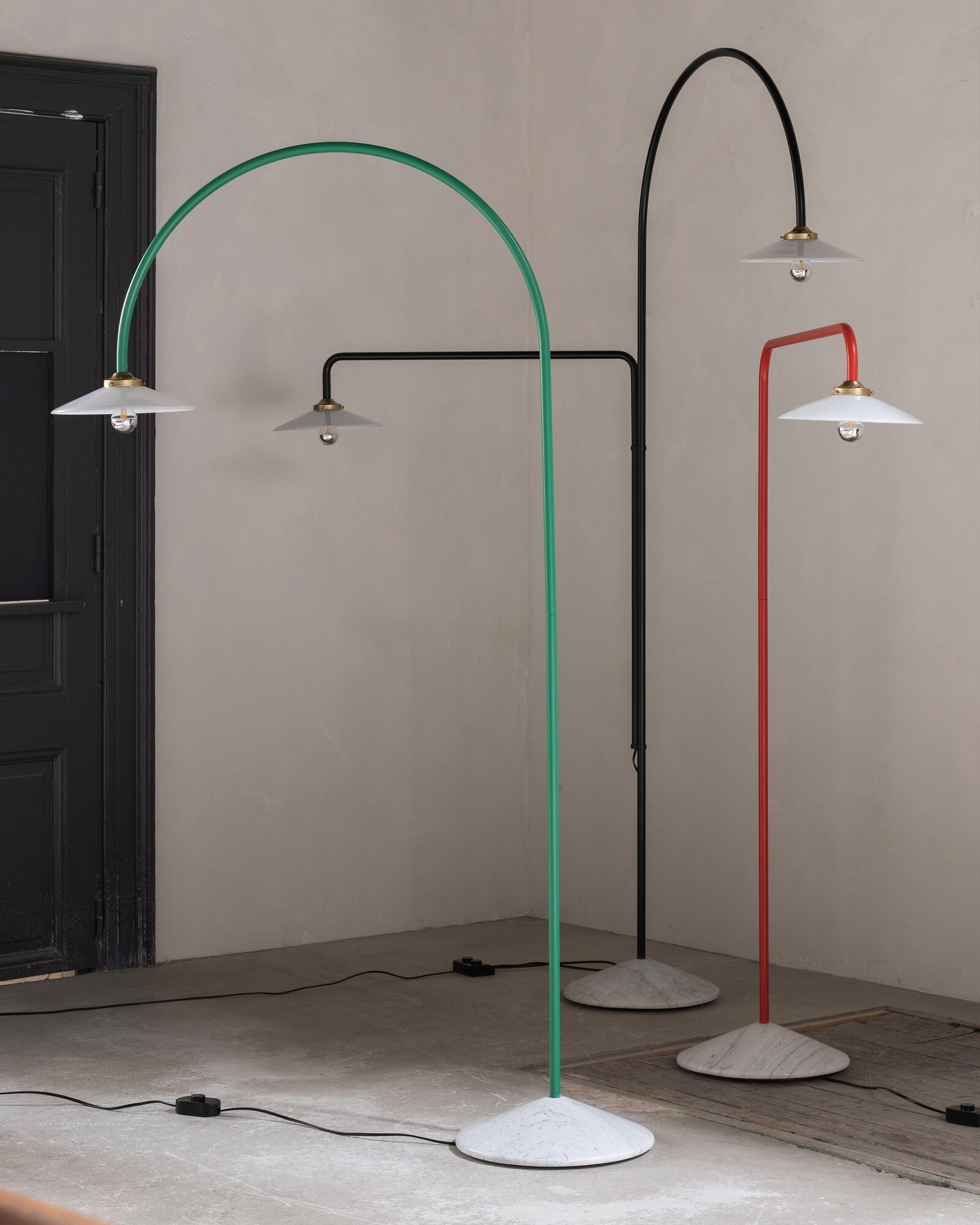 valerie_objects Stehleuchte Marble N°2, schwarz | Finnish Design Shop