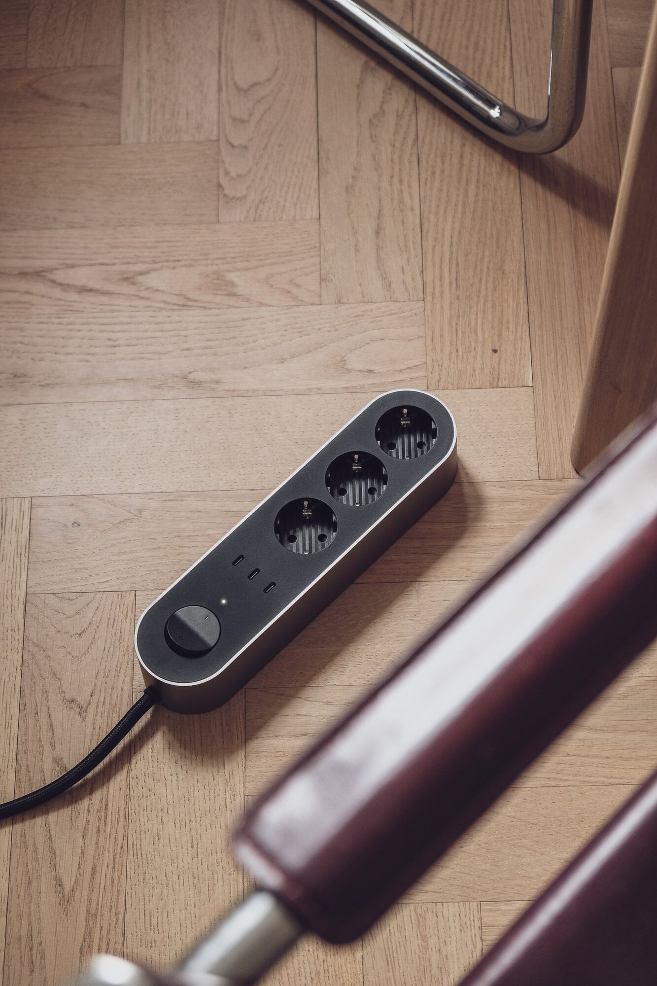 palett3 Edgar power bar, satin aluminium | Finnish Design Shop