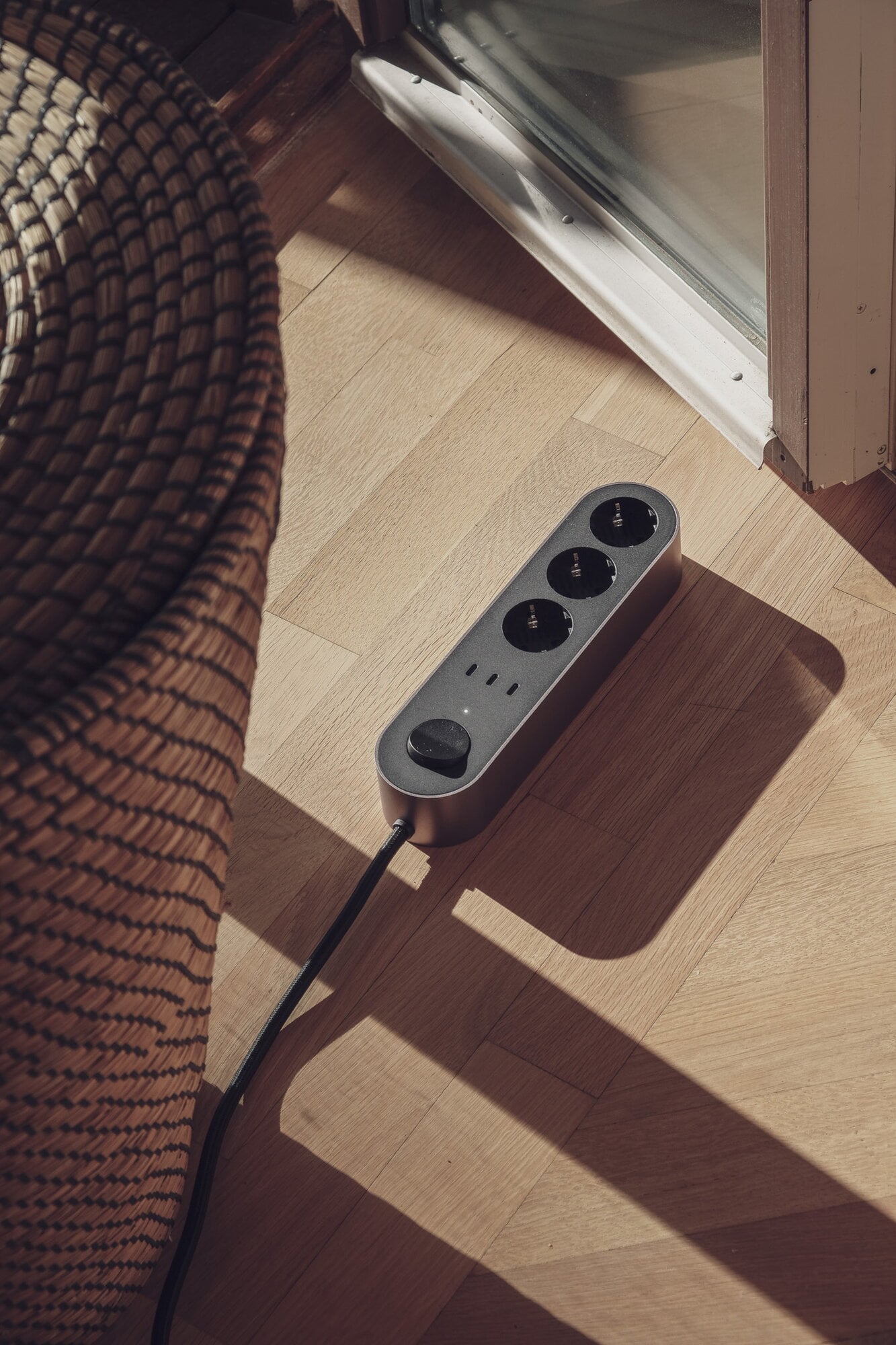 palett3 Edgar power bar, satin aluminium | Finnish Design Shop