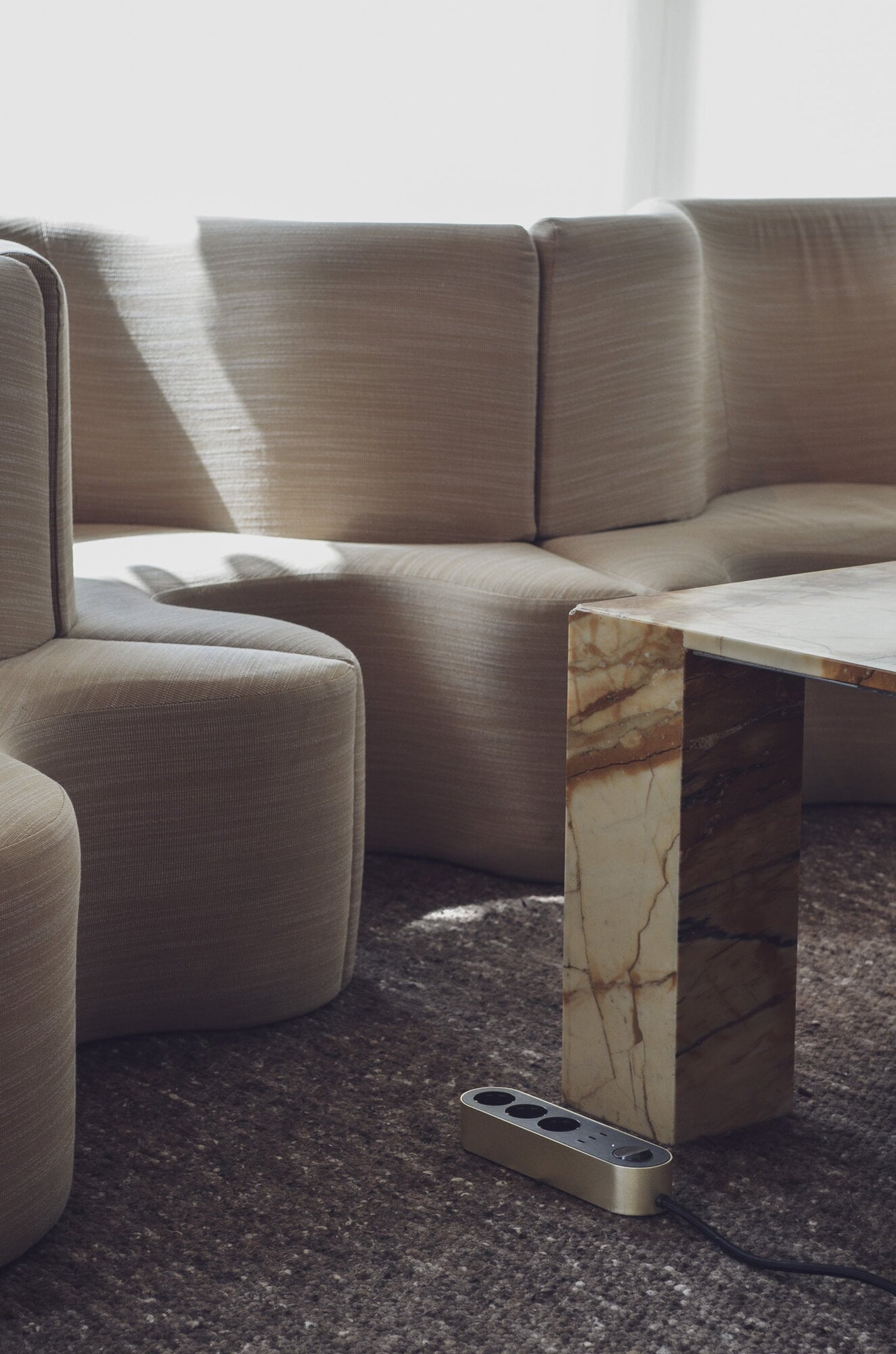 palett3 Edgar jatkojohto, satiini messinki | Finnish Design Shop