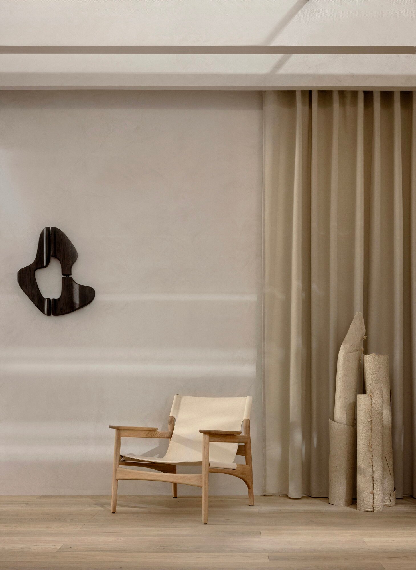 Karimoku Case N-LC02 lounge chair, lacquered oak - natural canvas ...