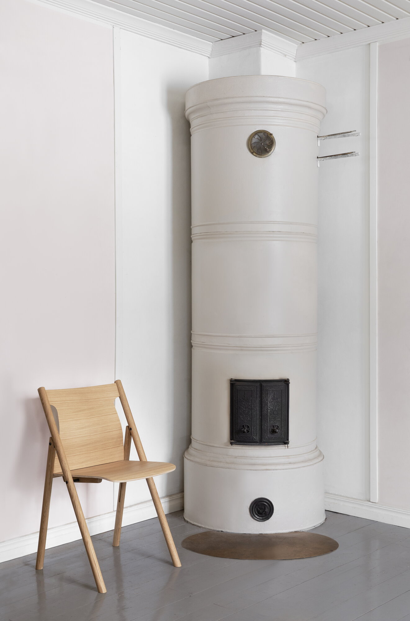 Nikari Faneeri folding chair, lacquered oak | Finnish Design Shop